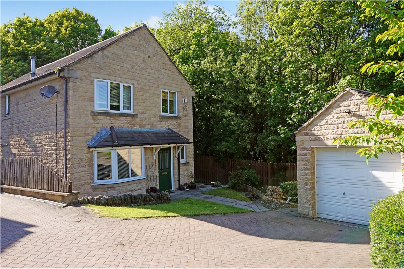4 bedroom detached house for sale in Maple Fold, Elland, HX5 0PH
