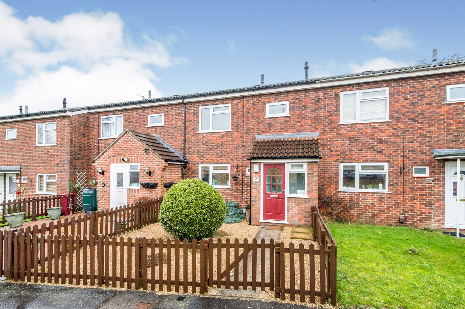 3 bedroom terraced house for sale in Tobago Close, Basingstoke, RG24 9PX