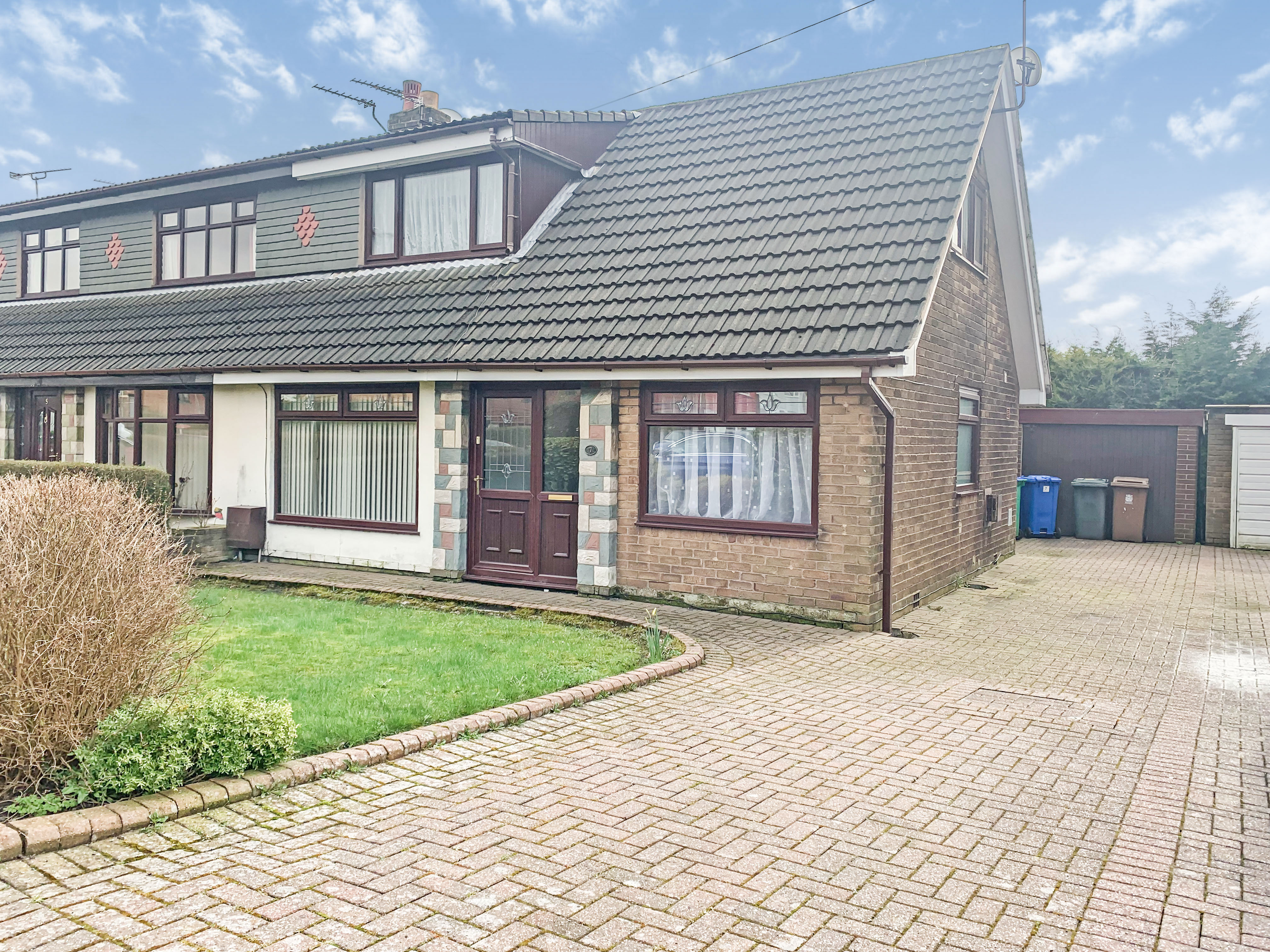 3 bedroom semi-detached house for sale in Alpine Drive, Wardle ...