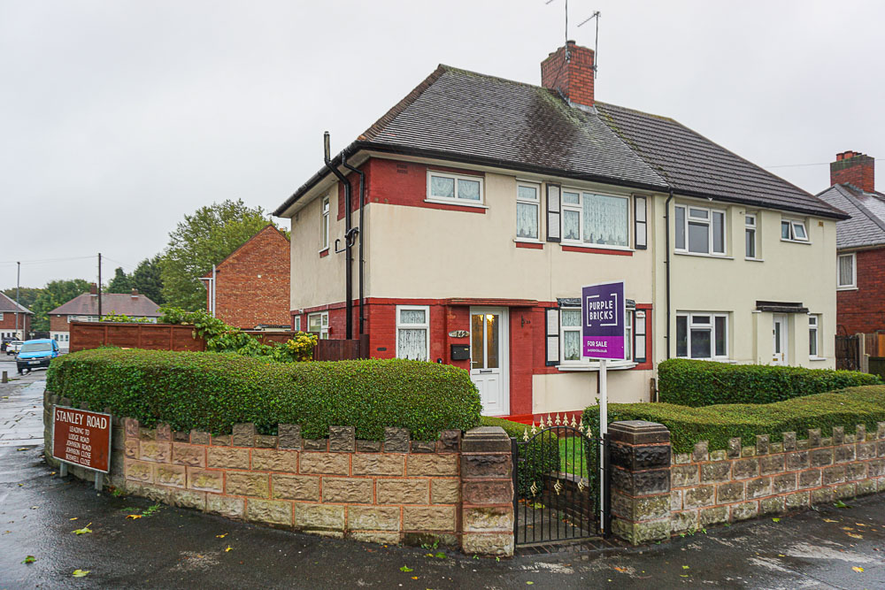 3 bedroom semi-detached house for sale in Dangerfield Lane, Wednesbury ...