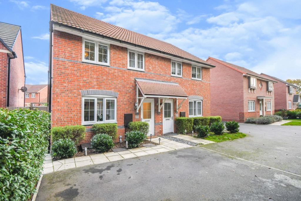 3 bedroom semi-detached house for sale in Tiber Road, North Hykeham ...