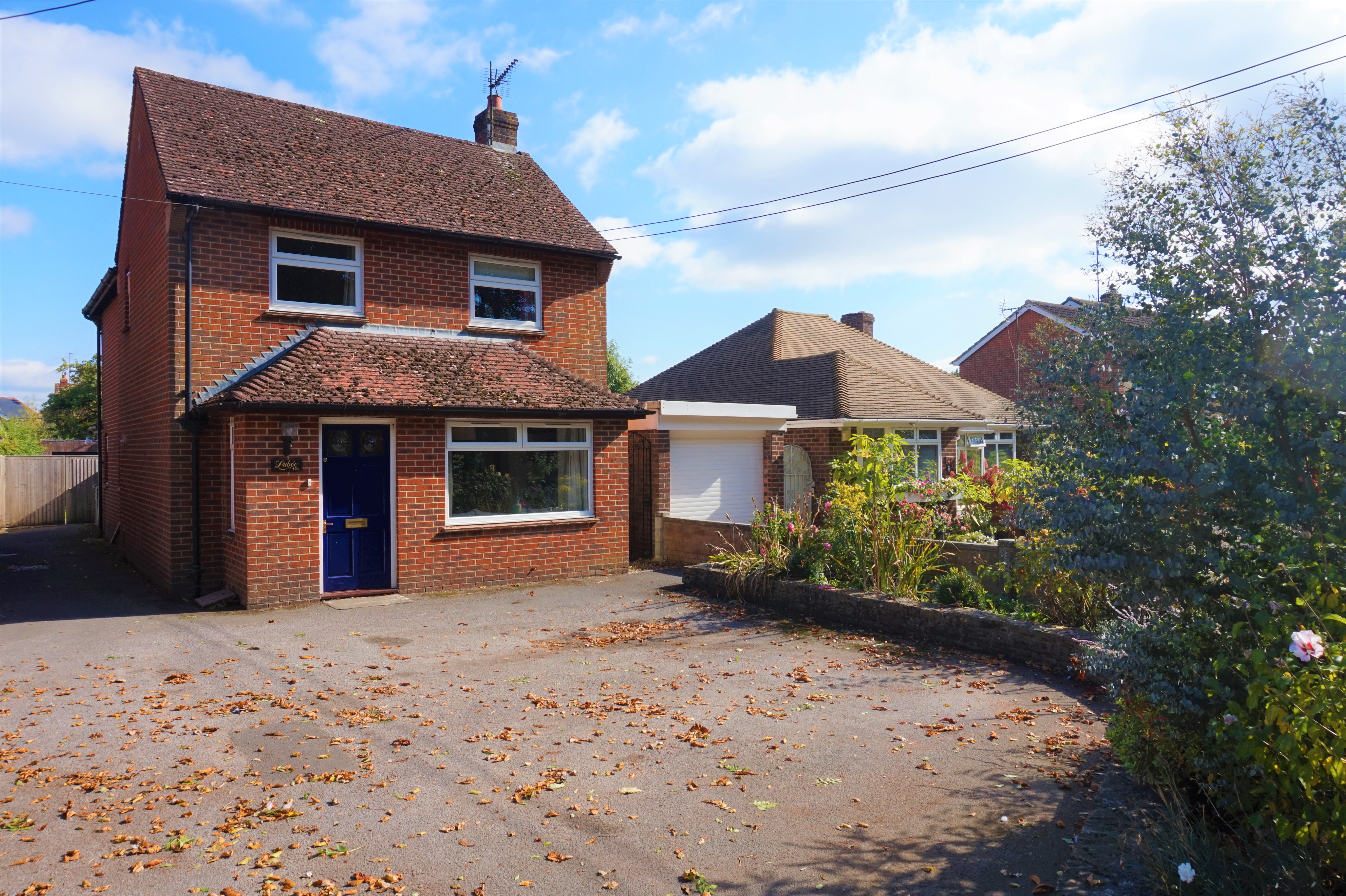 4 bedroom detached house for sale in Nursteed Road, Devizes, SN10 3AJ