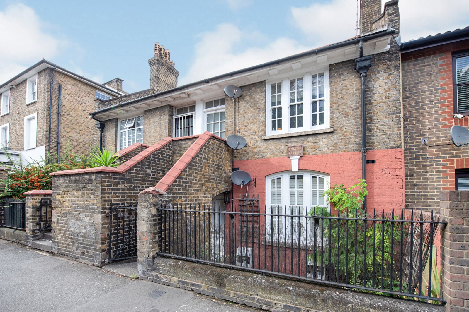 2 bedroom maisonette for sale in Walton Villas, Islington, N1 5AN