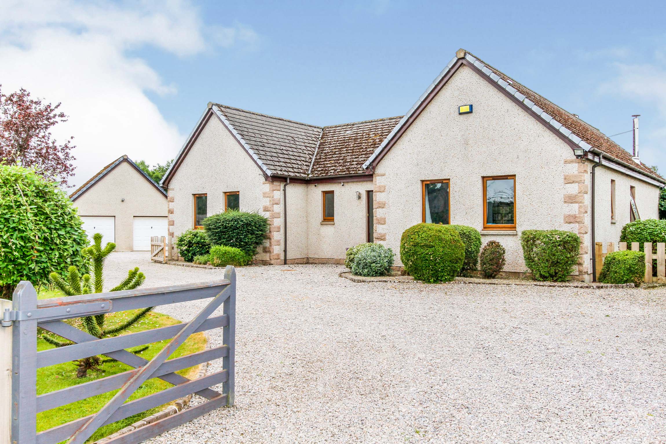 4 bedroom detached bungalow for sale in Broom of moy, Forres, IV36 2SR