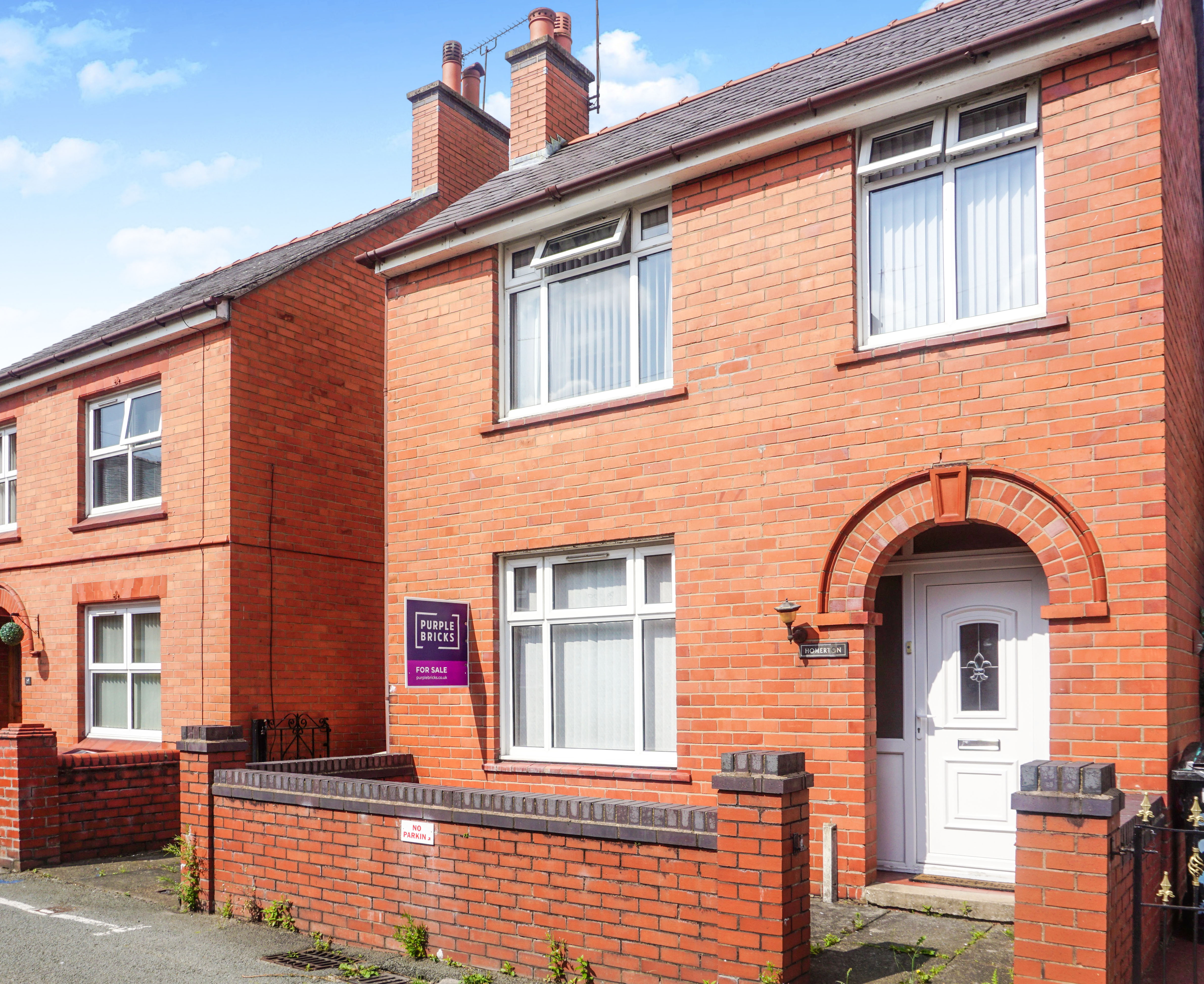 3 bedroom detached house for sale in Hope Street, Wrexham, LL14 1AU
