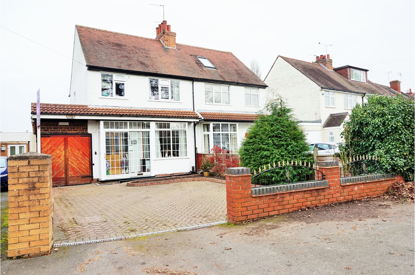 3 bedroom semi-detached house for sale in Castlecroft Road, Castlecroft ...