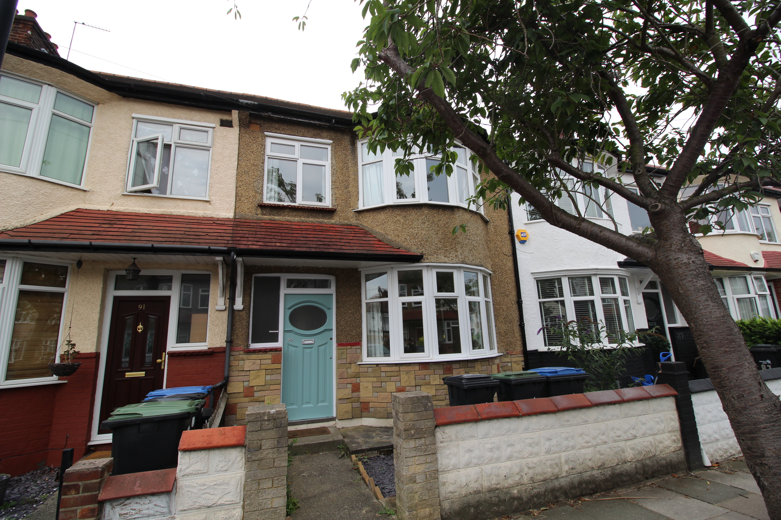 3 bedroom terraced house to rent in Lincoln Crescent, Enfield, EN1 1JZ