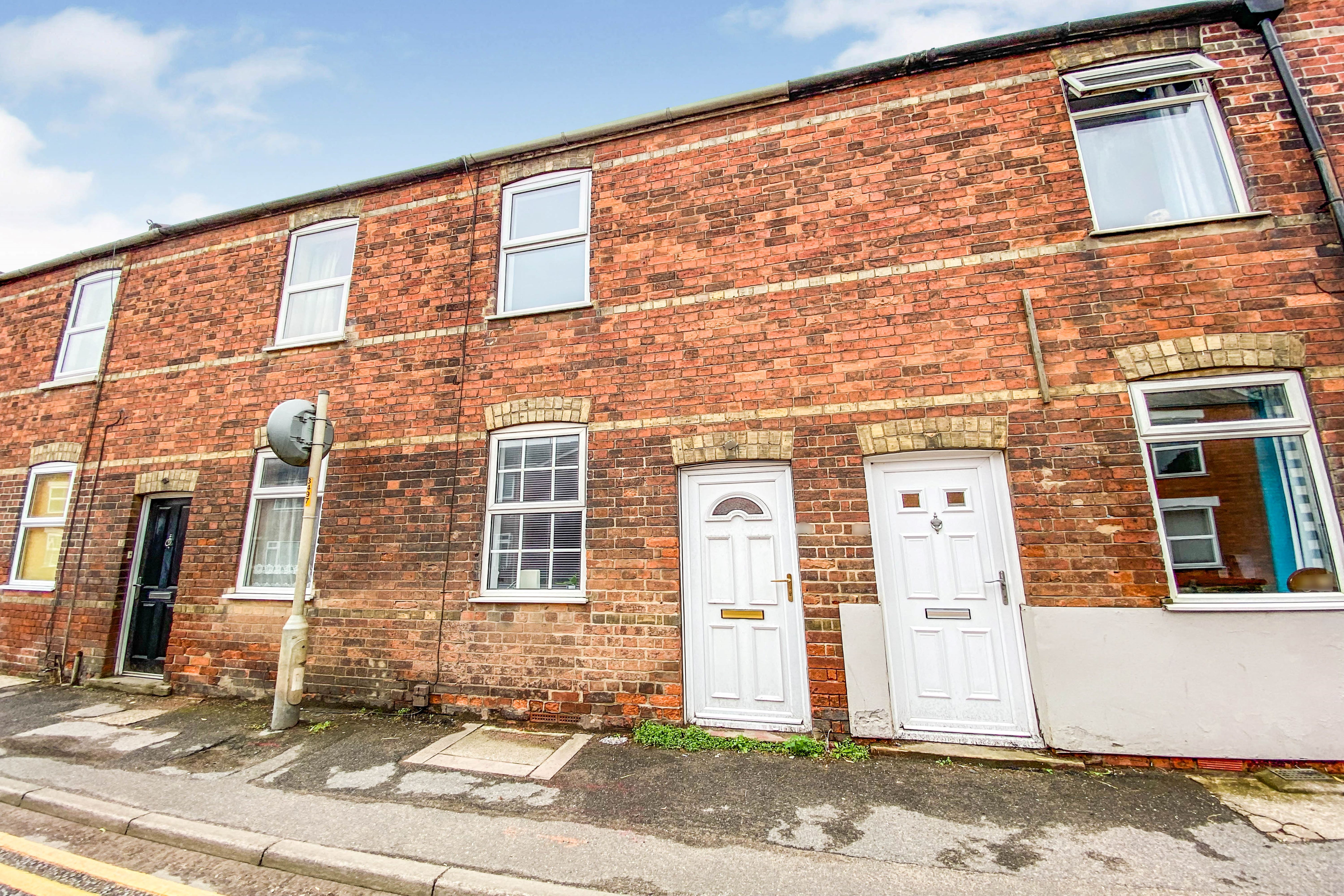 2 bedroom terraced house for sale in Springfield Road, Grantham, NG31 7BG