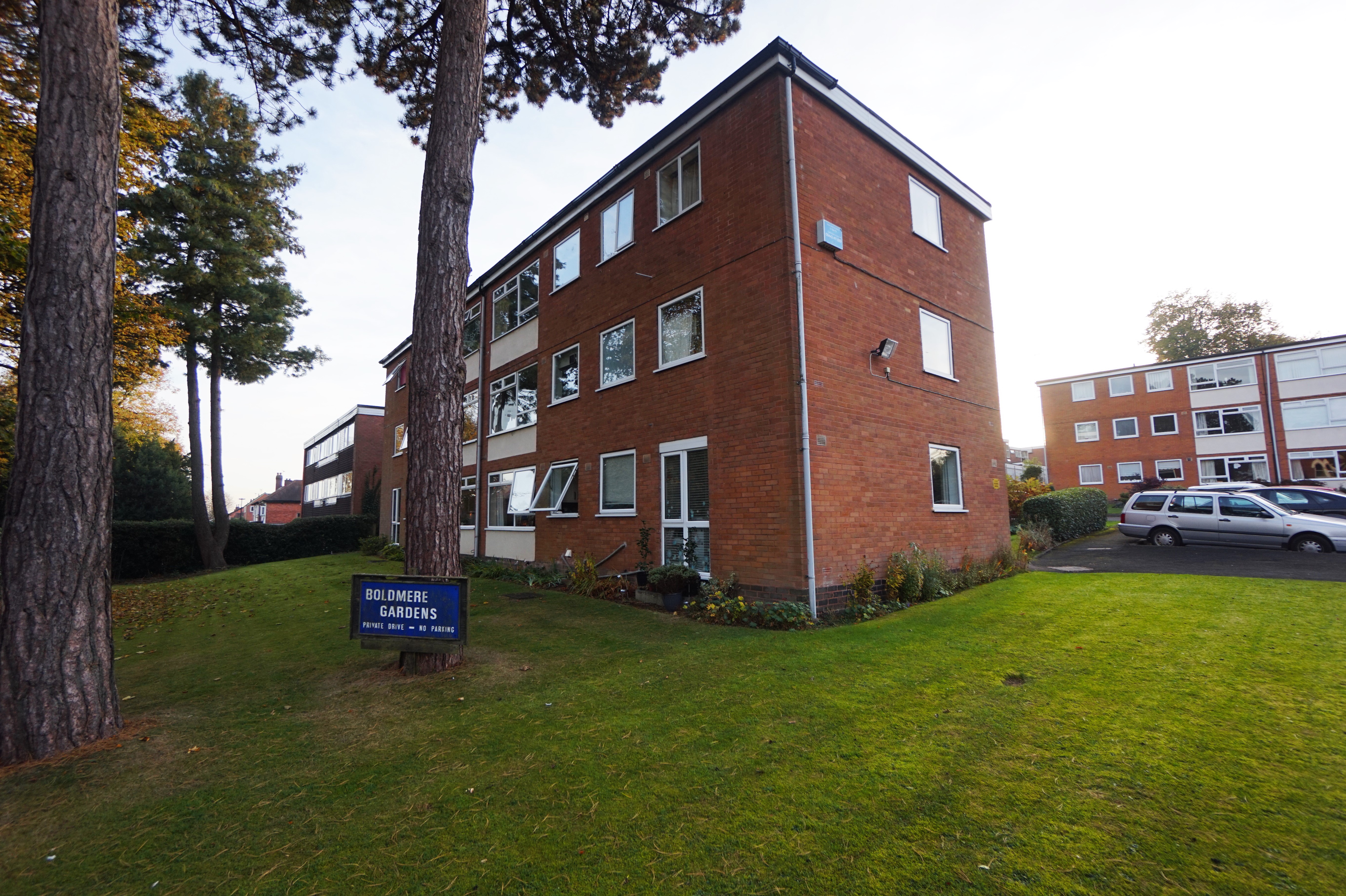 2 bedroom flat for sale in Boldmere Gardens, Sutton Coldfield, B73 5LN