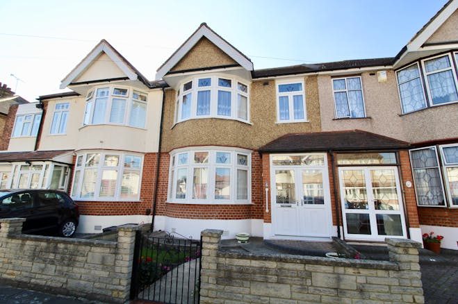 3 Bedroom Terraced House For Sale In Brixham Gardens Ilford Ig3 9az