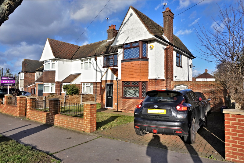 3 bedroom semi-detached house for sale in Waddon Way, Croydon, CR0 4HU