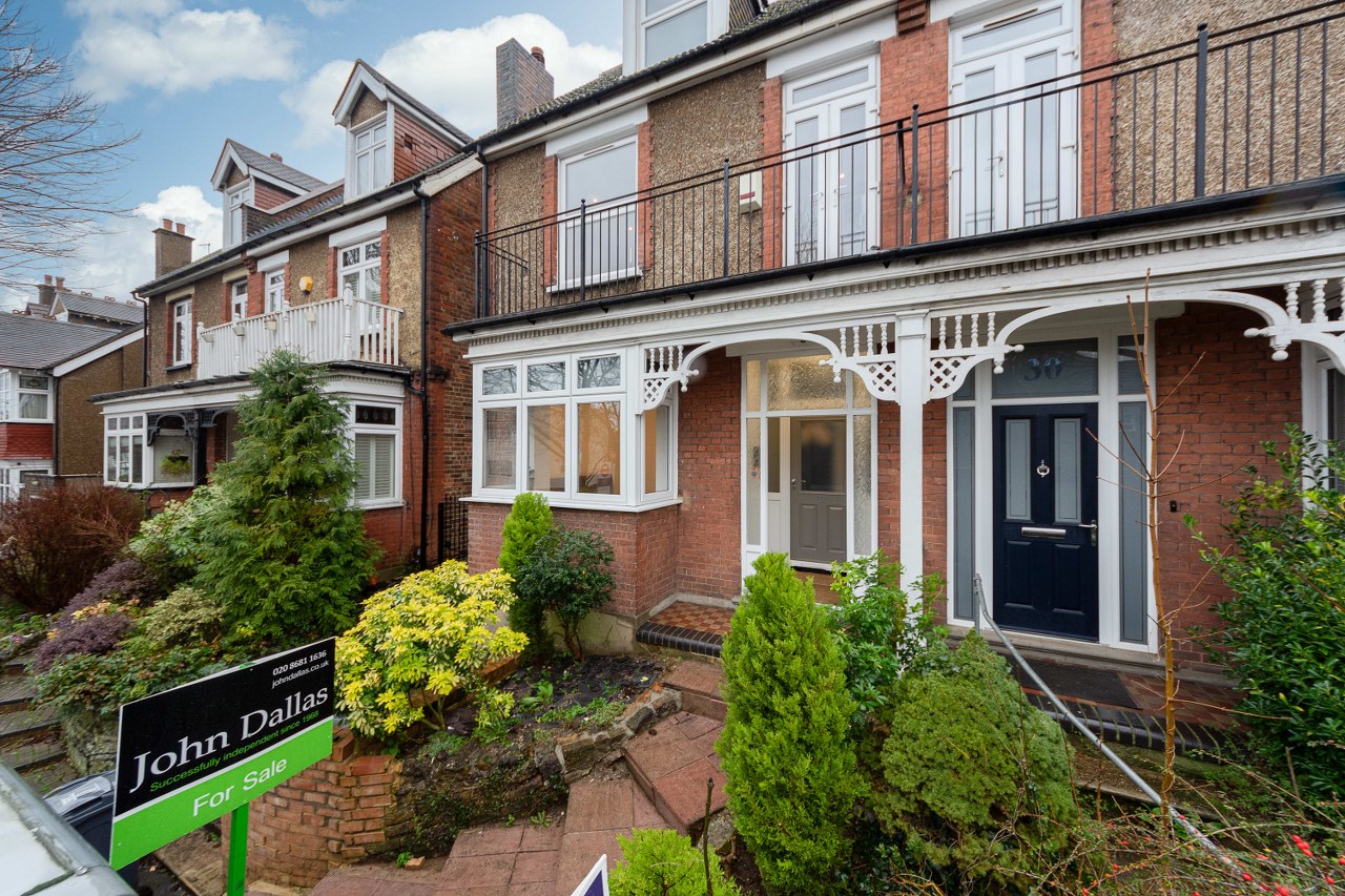 2 bedroom flat for sale in 32 Mayfield Road, South Croydon, CR2 0BE