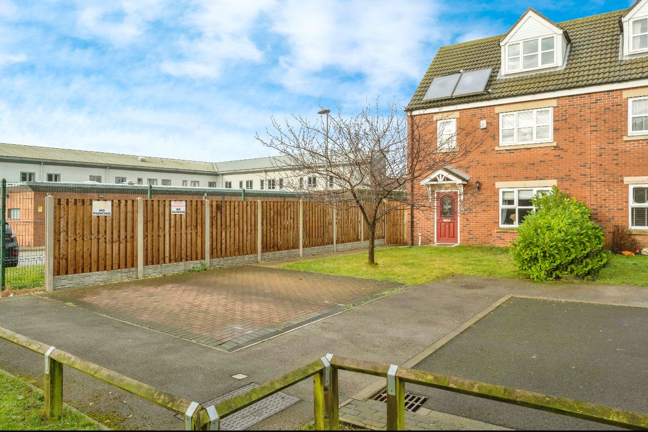 3 bedroom terraced house for sale in Chace Court, Doncaster, DN8 4BW
