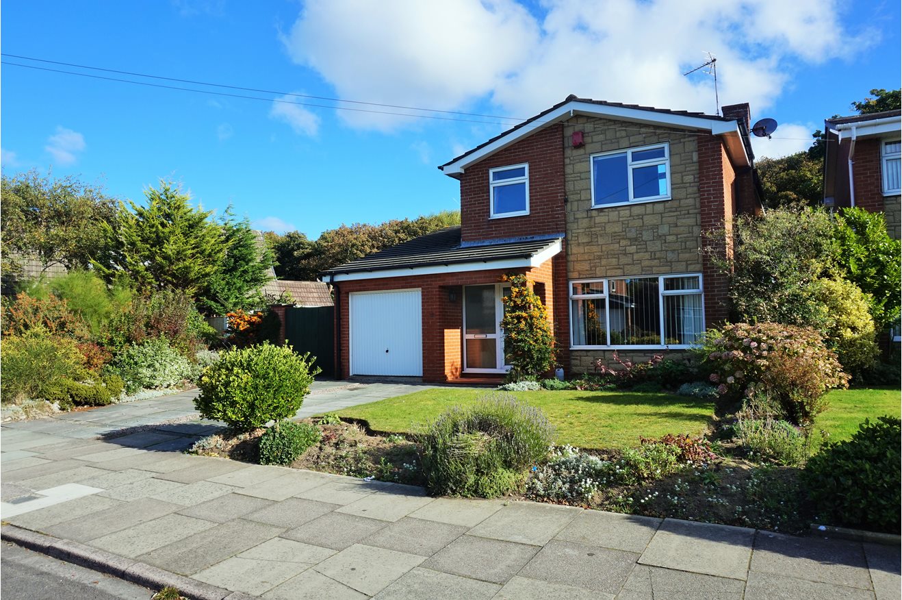 4 bedroom detached house for sale in Stapleton Road, Formby, L37 2YN