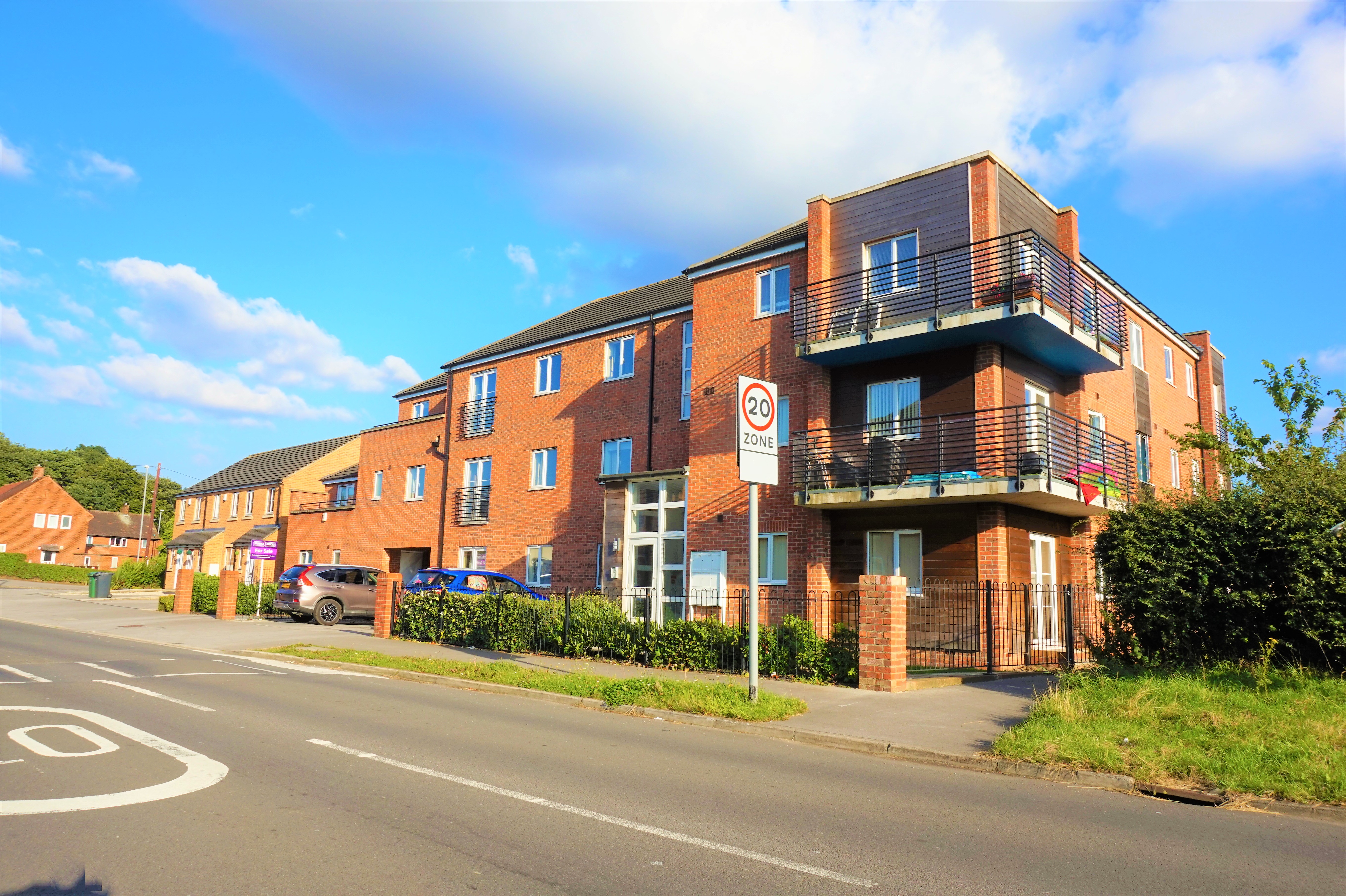 2 bedroom duplex for sale in Swarcliffe Approach, Leeds, LS14 5JZ