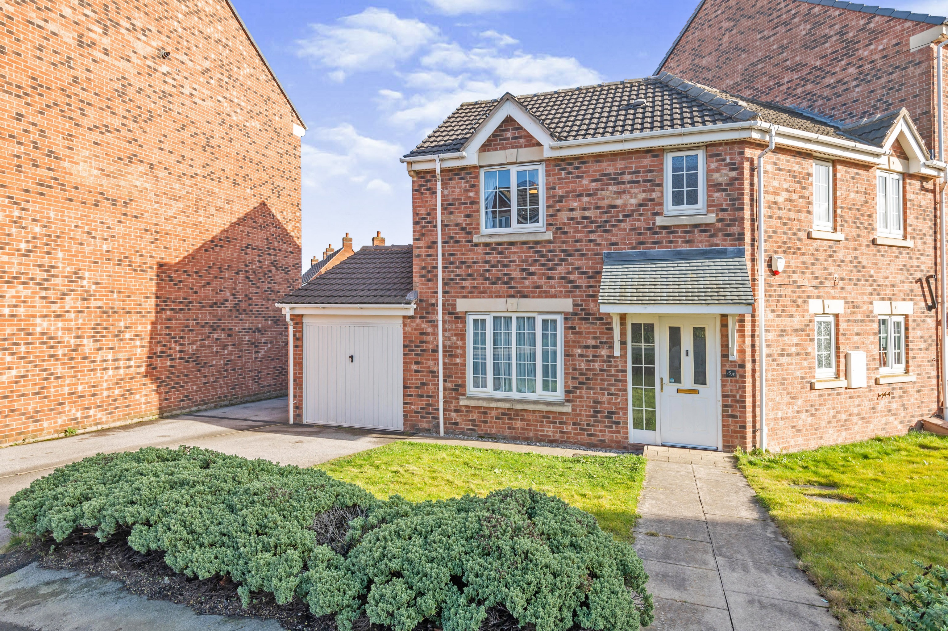 3 bedroom town house for sale in New Forest Way, Leeds, LS10 4GH