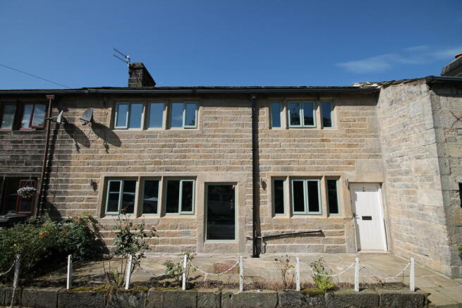 2 bedroom cottage for sale in Square Road, Todmorden, OL14 7SU