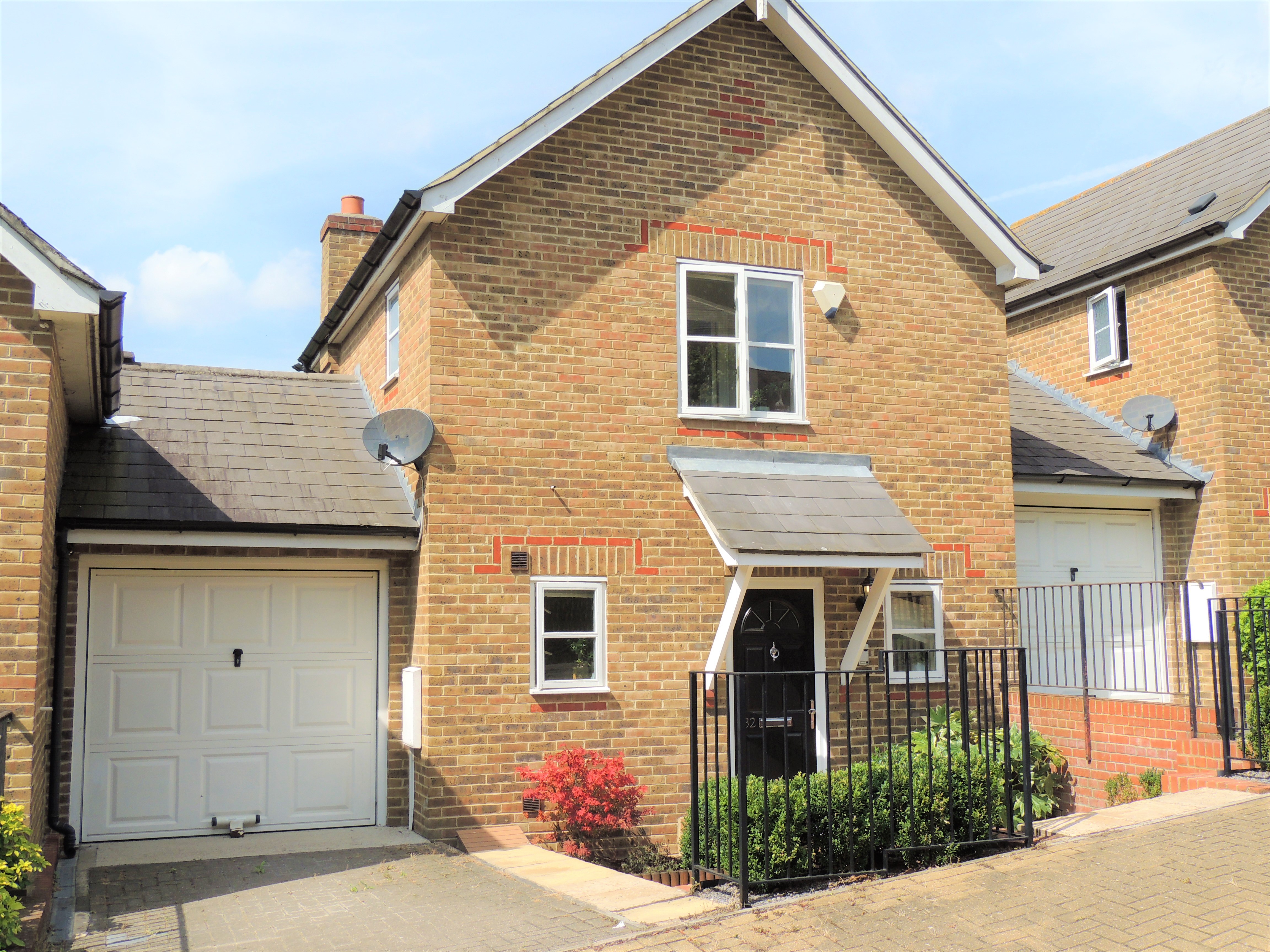 3 bedroom link detached house for sale in Love Lane, Rochester, ME1 1JD