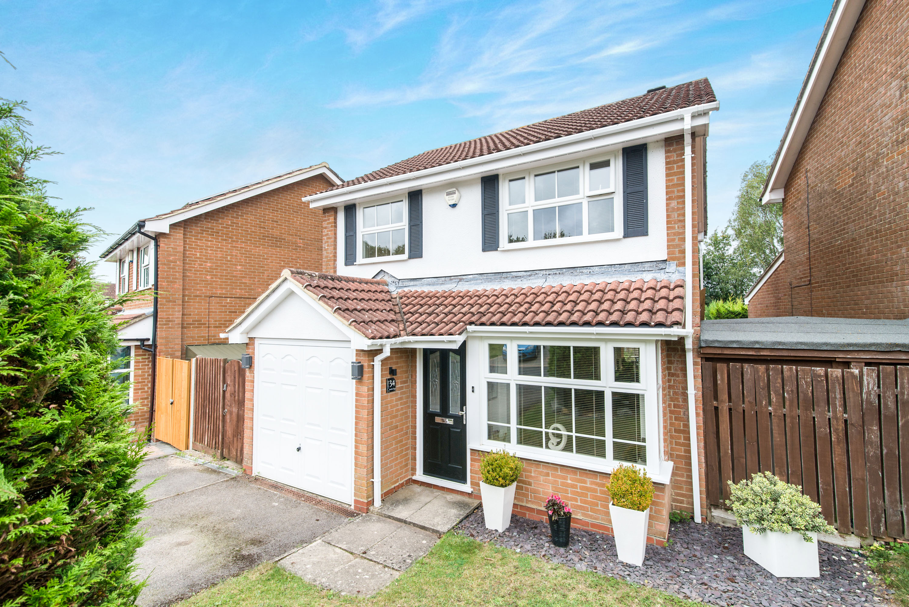 3 bedroom detached house for sale in Mallard Close, Basingstoke, RG22 5JP