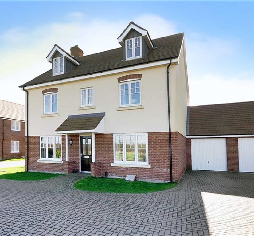 6 bedroom detached house for sale in Berkley Avenue, Hailsham, BN27 3GL