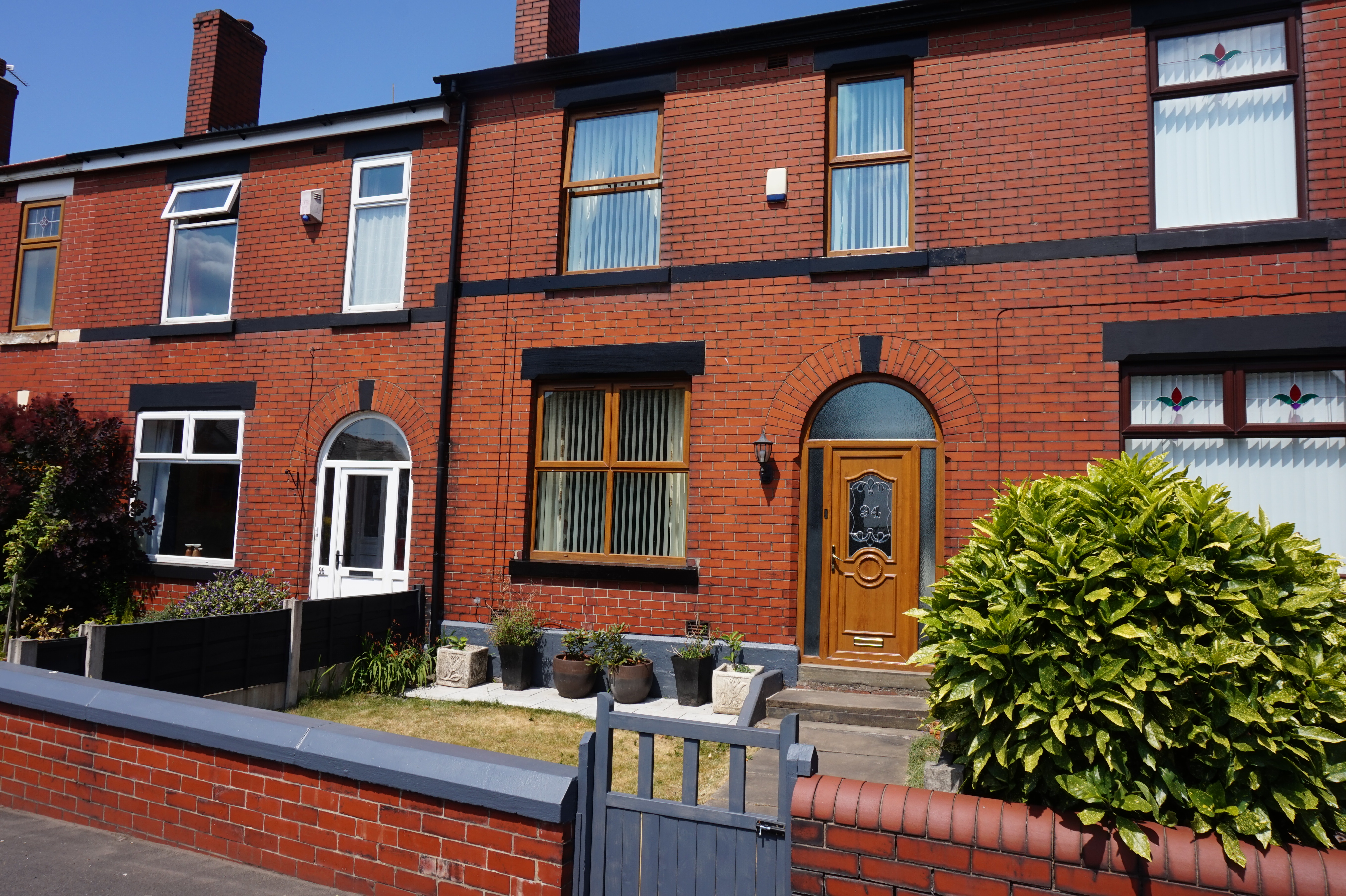 3 bedroom terraced house for sale in Ringley Road West, Radcliffe, M26 1DN