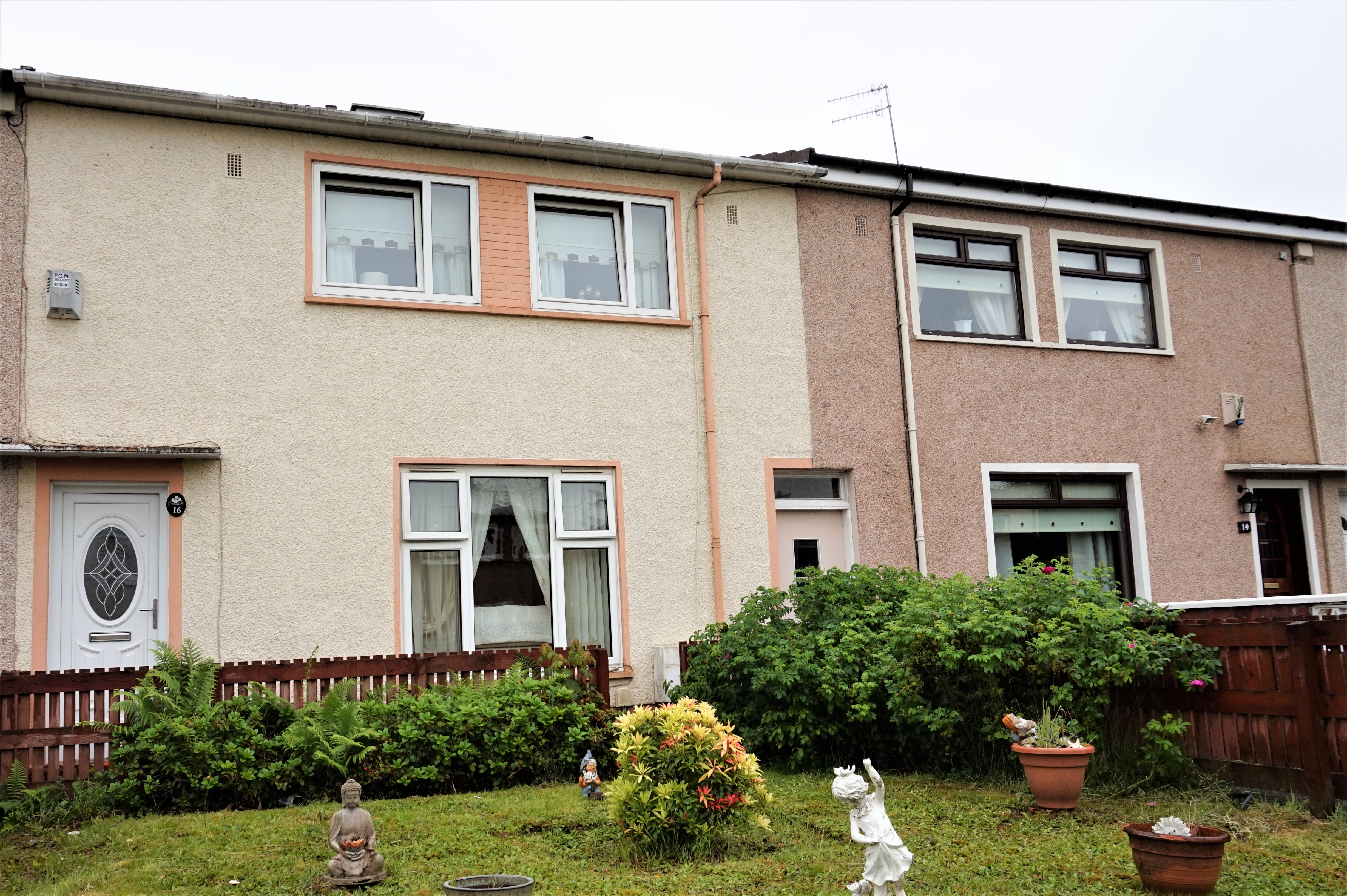 3 bedroom terraced house for sale in Scarba Drive, Glasgow, G43 1JJ