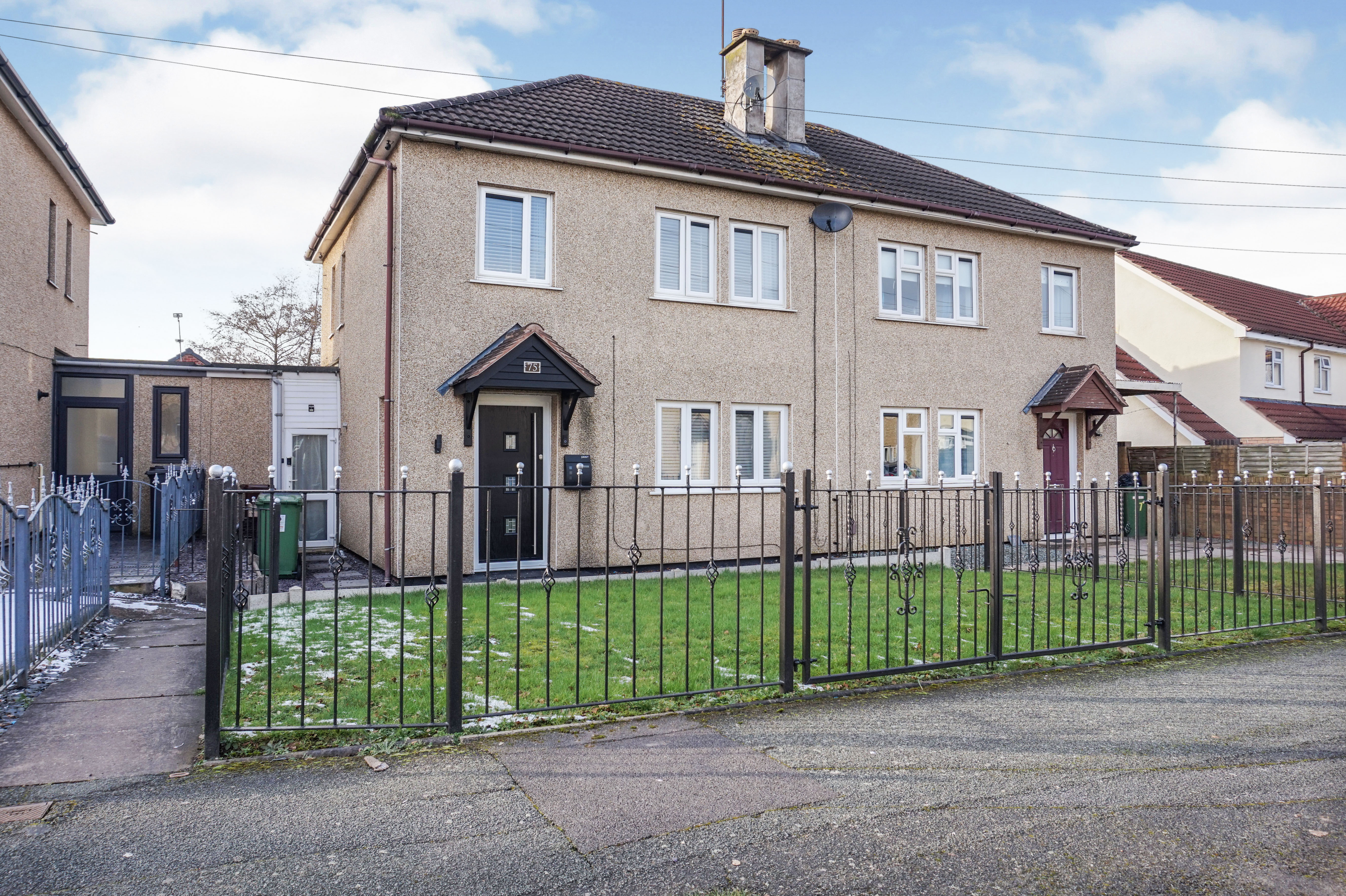 3 bedroom semi-detached house for sale in Wentworth Road, Bushbury ...