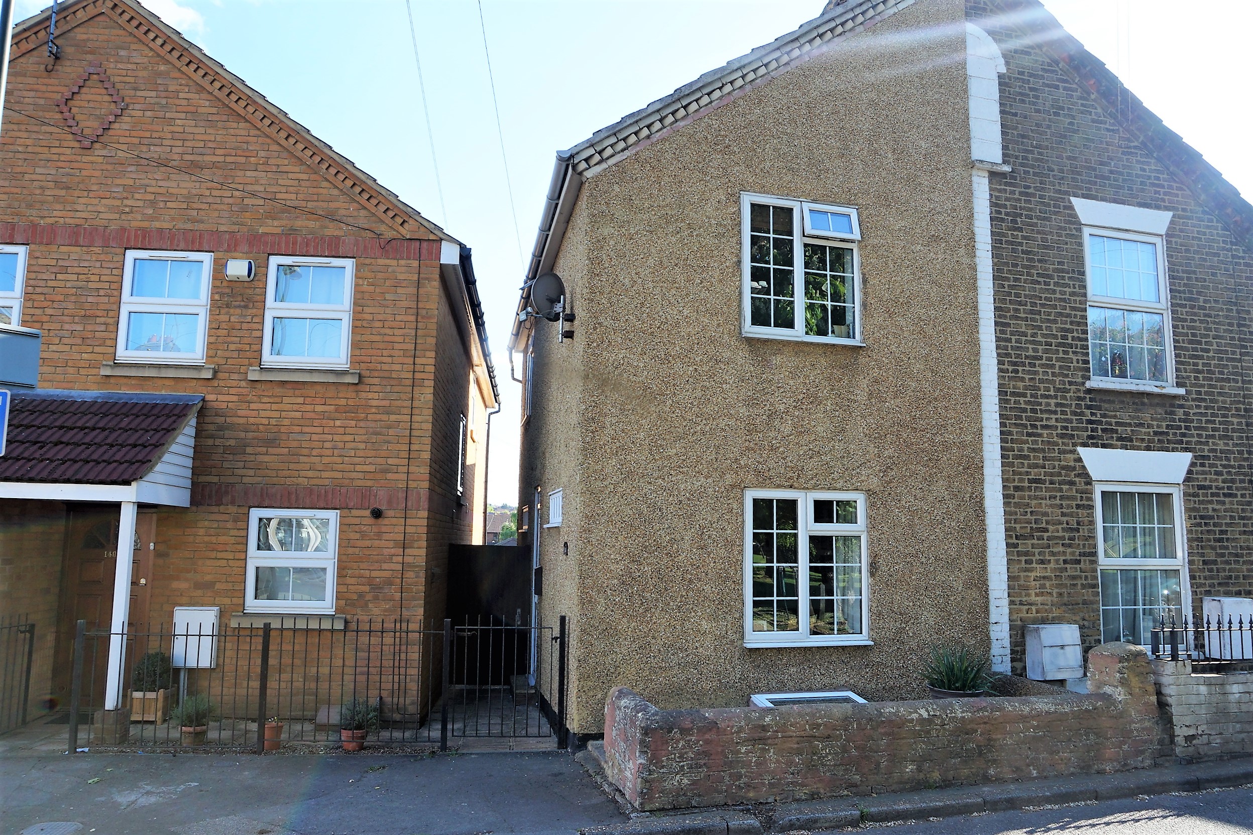 3 bedroom semi-detached house for sale in Grange Road, Gillingham, ME7 2QS