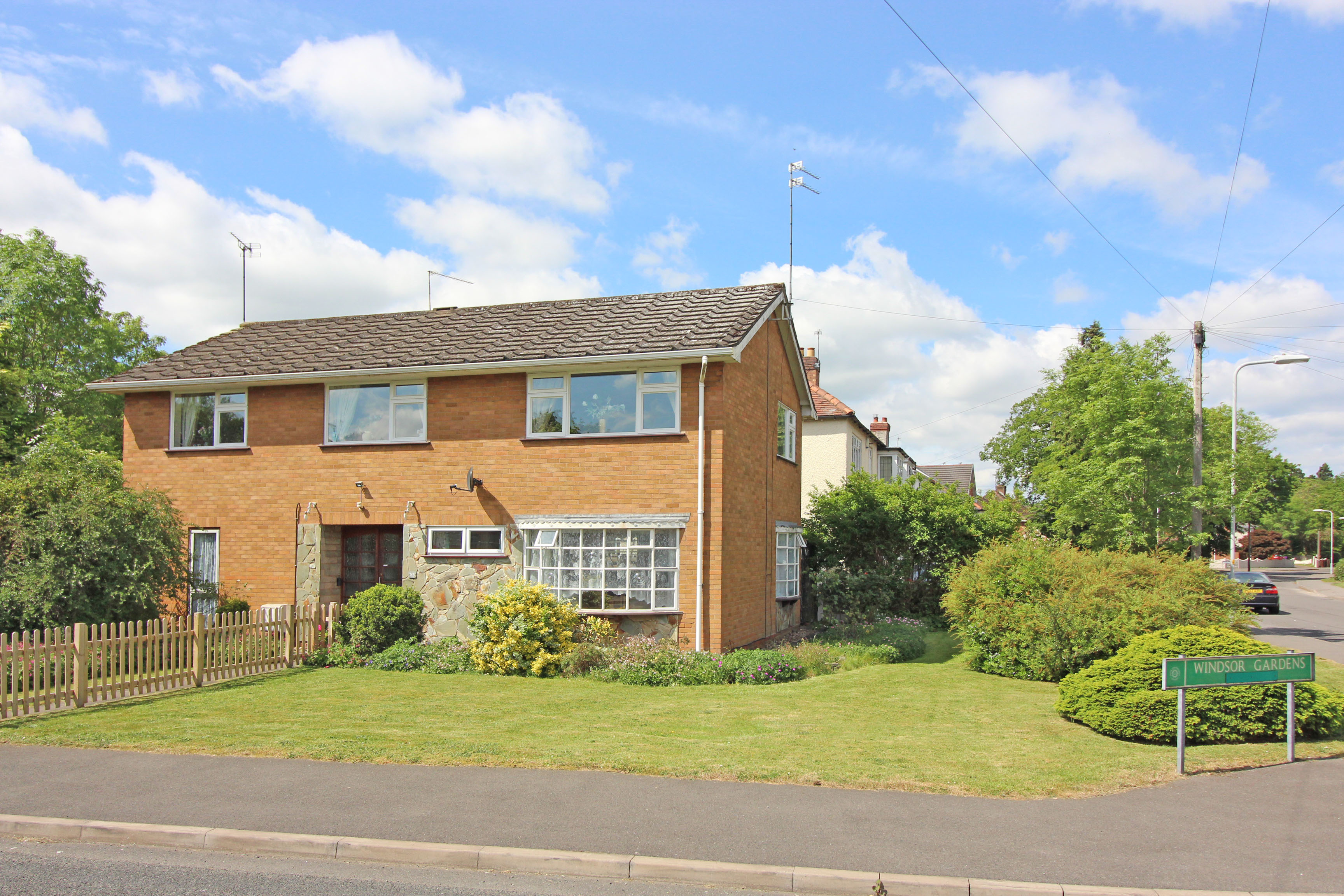 4 bedroom detached house for sale in Windsor Gardens, Castlecroft ...