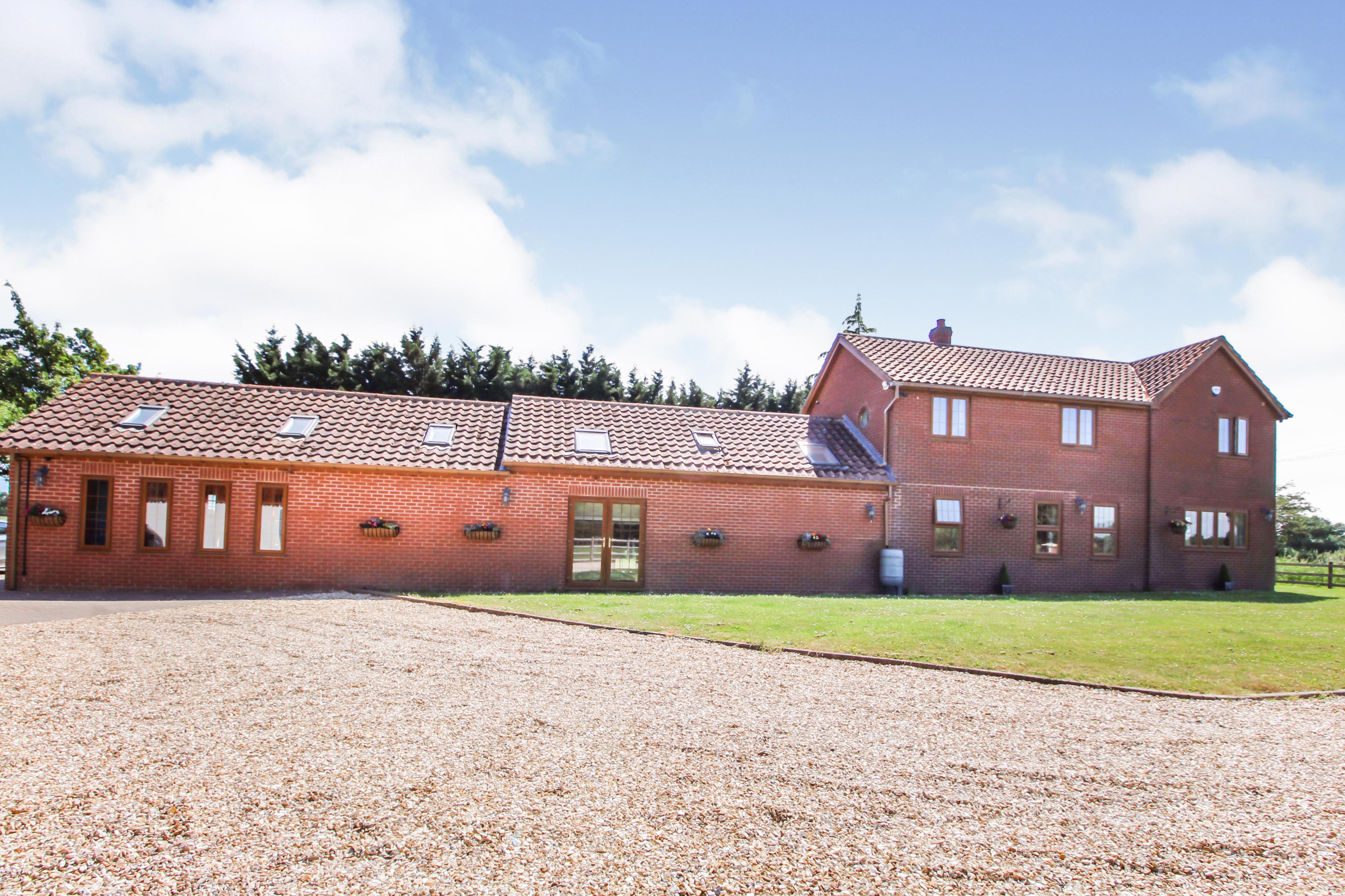 6 bedroom detached house for sale in Wormley Hill, Sykehouse, DN14 9AG