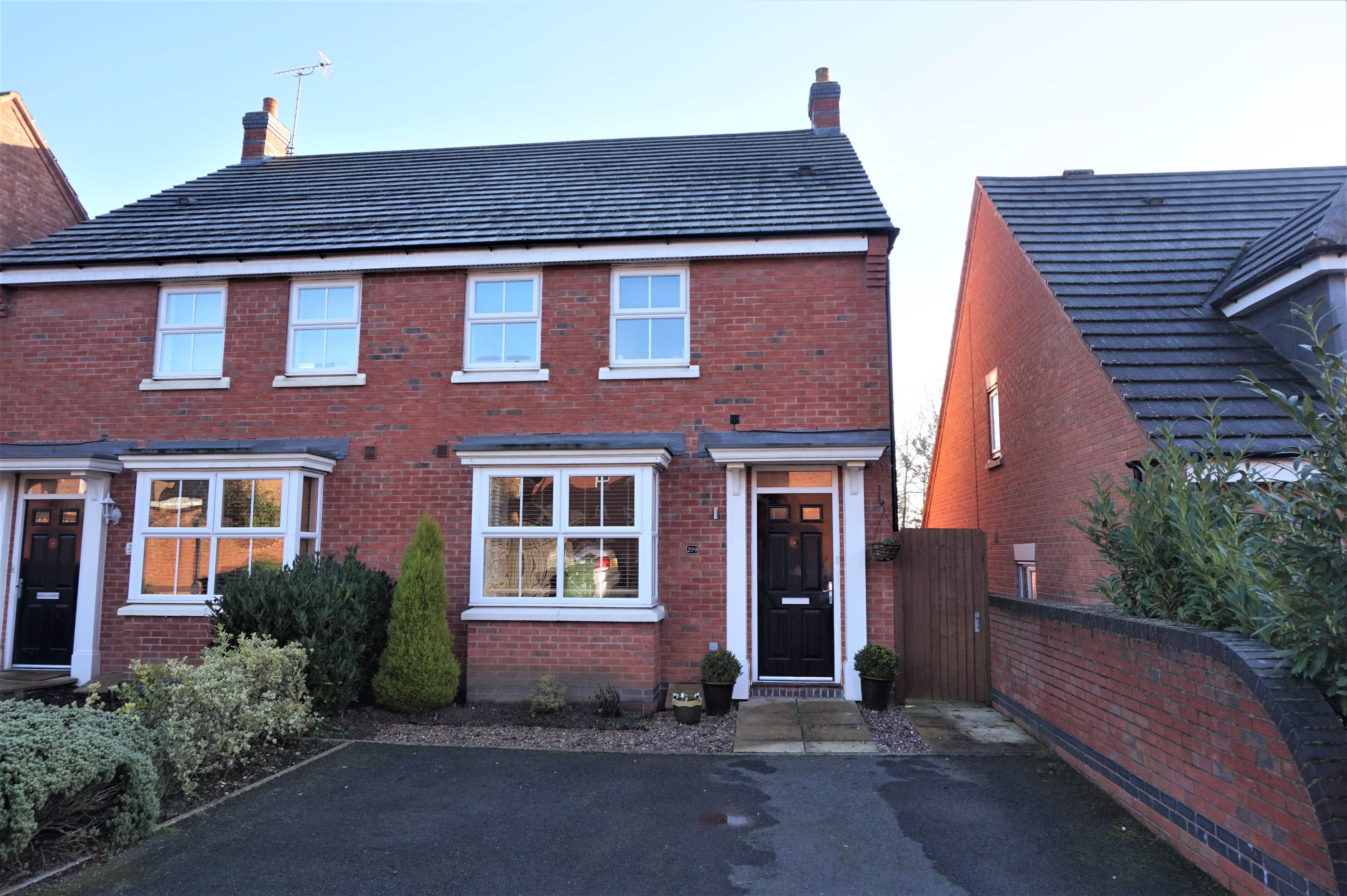4 bedroom semi-detached house for sale in Evesham Road, Redditch, B97 5HL