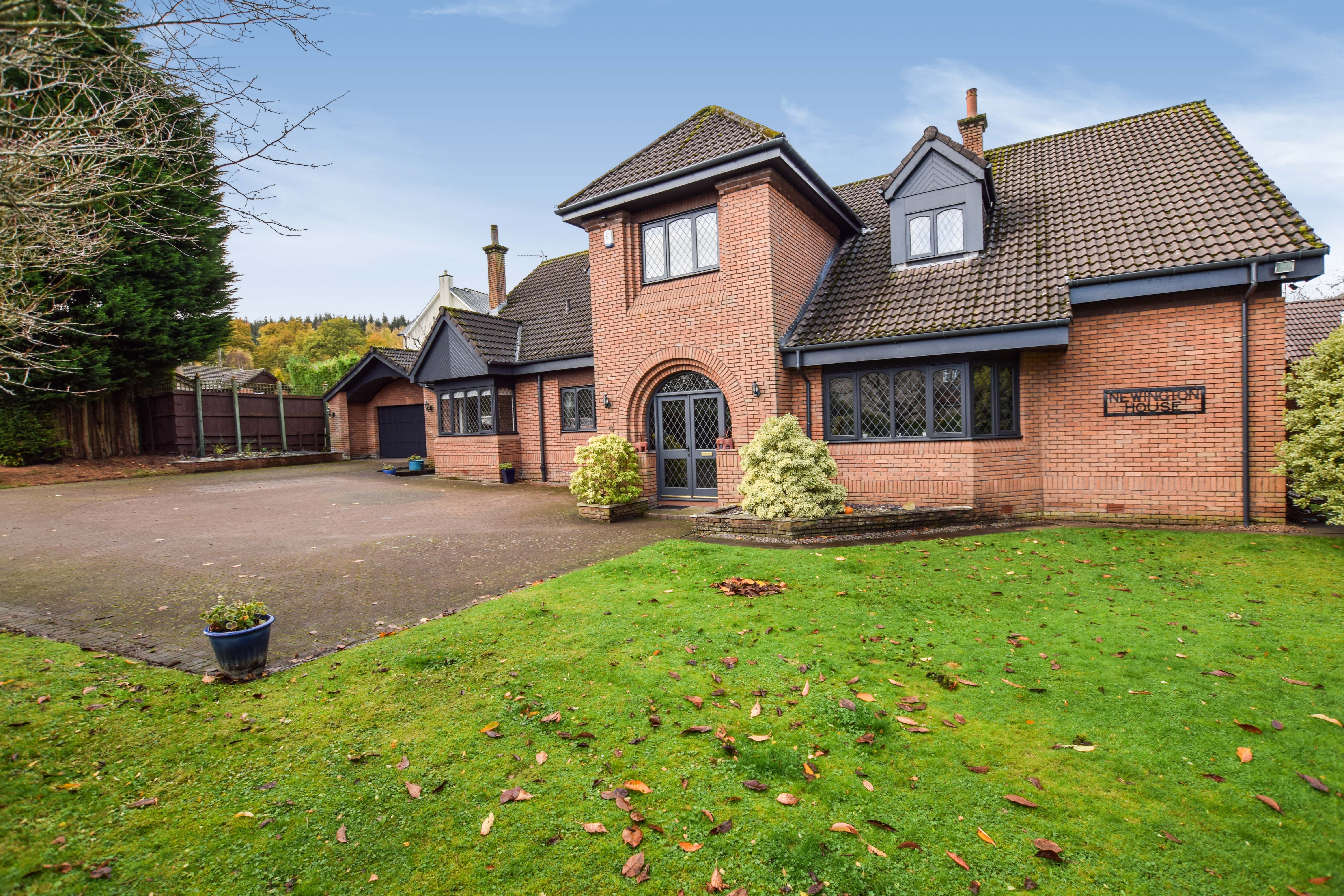 5 bedroom detached house for sale in Glen Road, Larbert, FK5 4SN