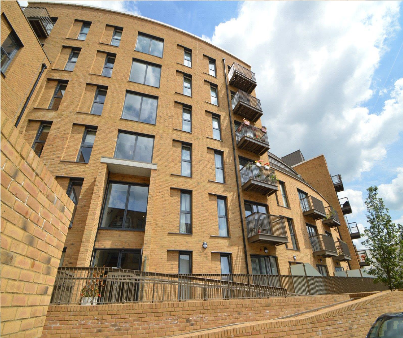 2 bedroom flat for sale in 3 Cabot Close, Croydon, CR0 4FP