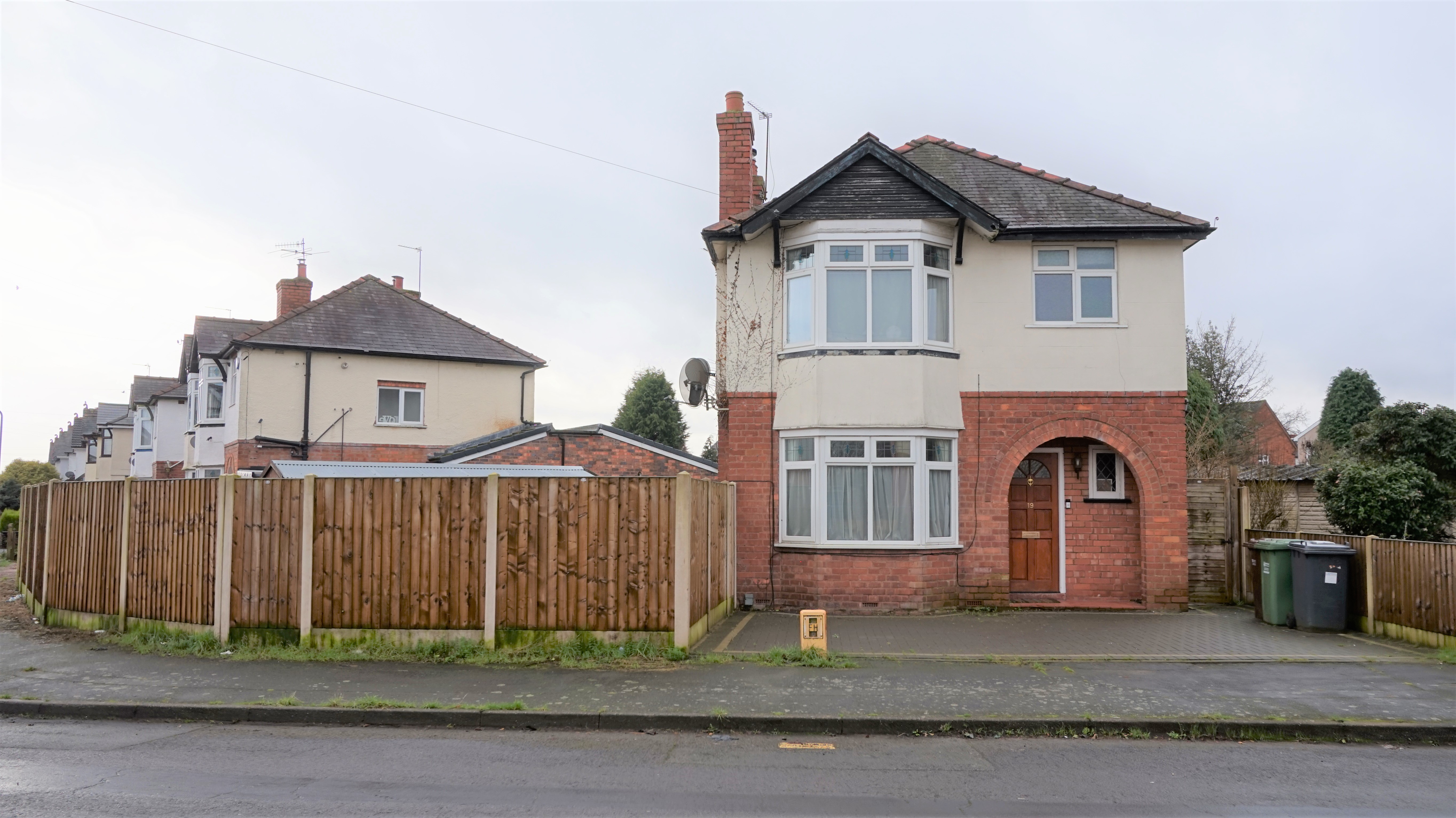 3 bedroom detached house for sale in James Road, Kidderminster, DY10 2TR