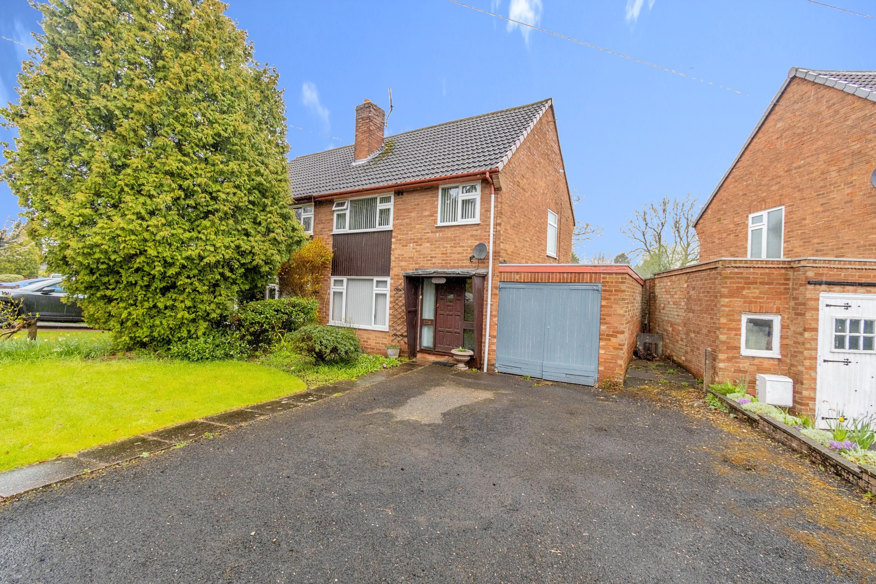 3 bedroom semi-detached house for sale in Windsor Gardens, Castlecroft ...