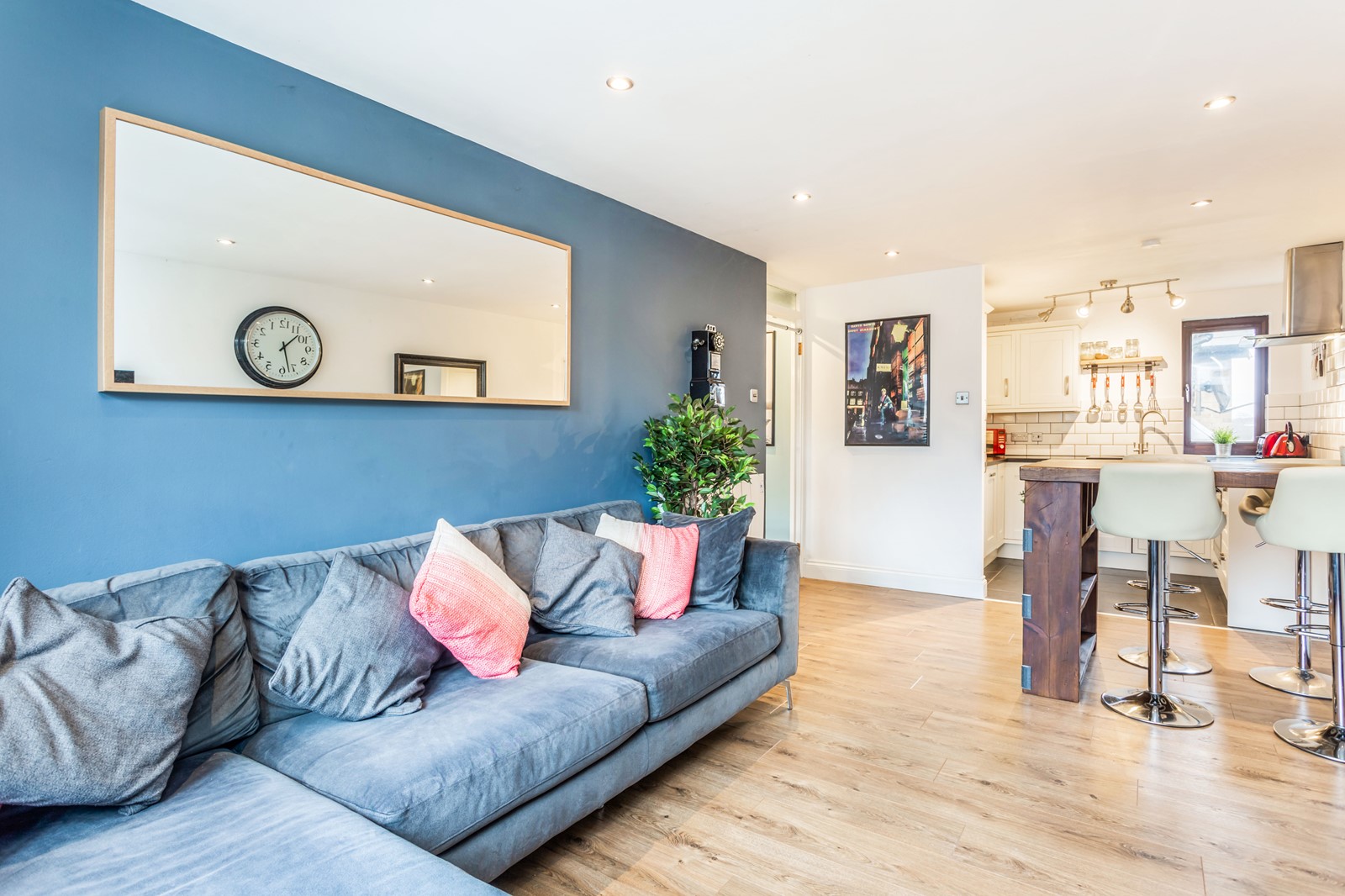 2 bedroom apartment for sale in Riverside Close, London, E5 9SS