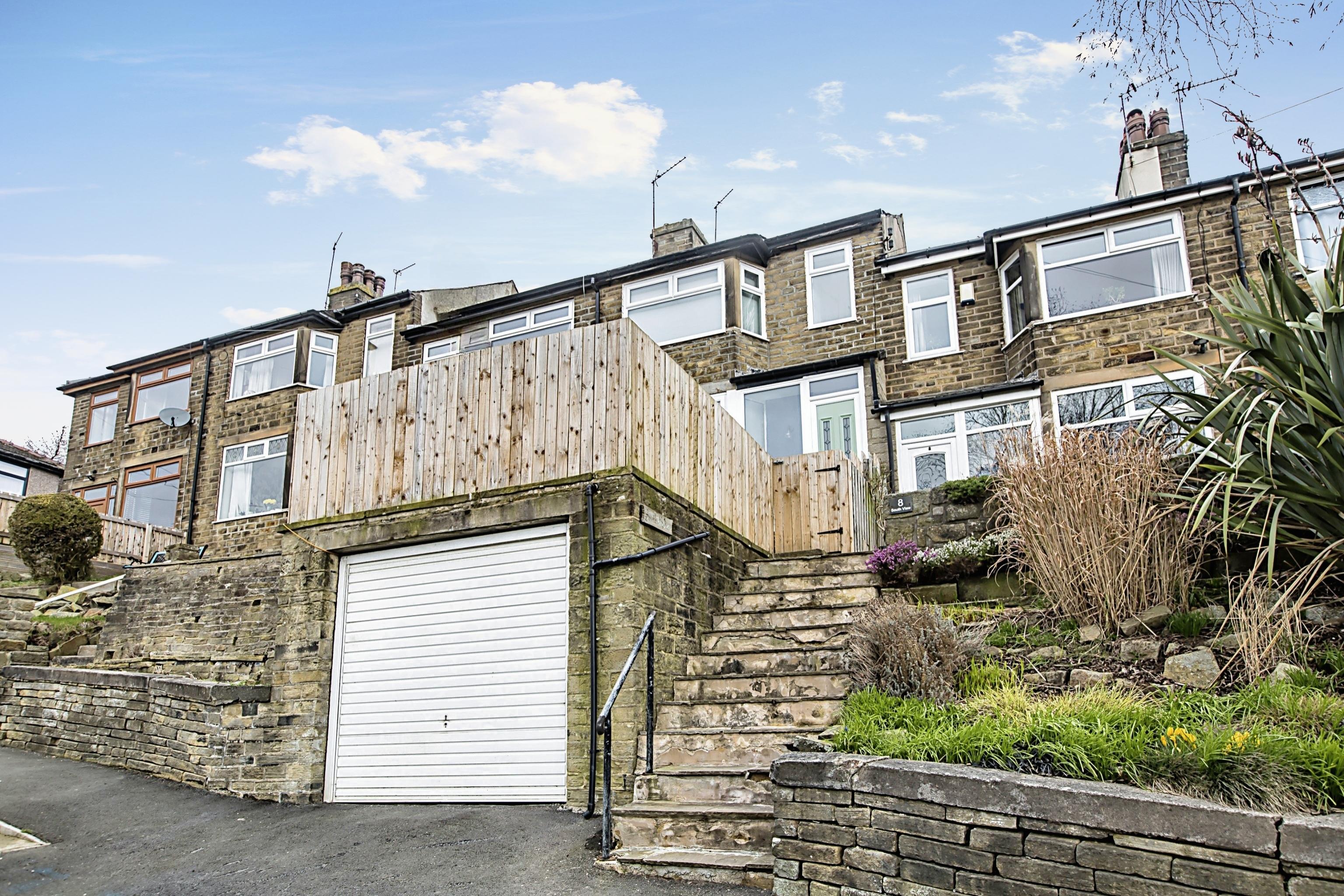 2 bedroom terraced house for sale in Warley Wood, Halifax, HX2 6BL