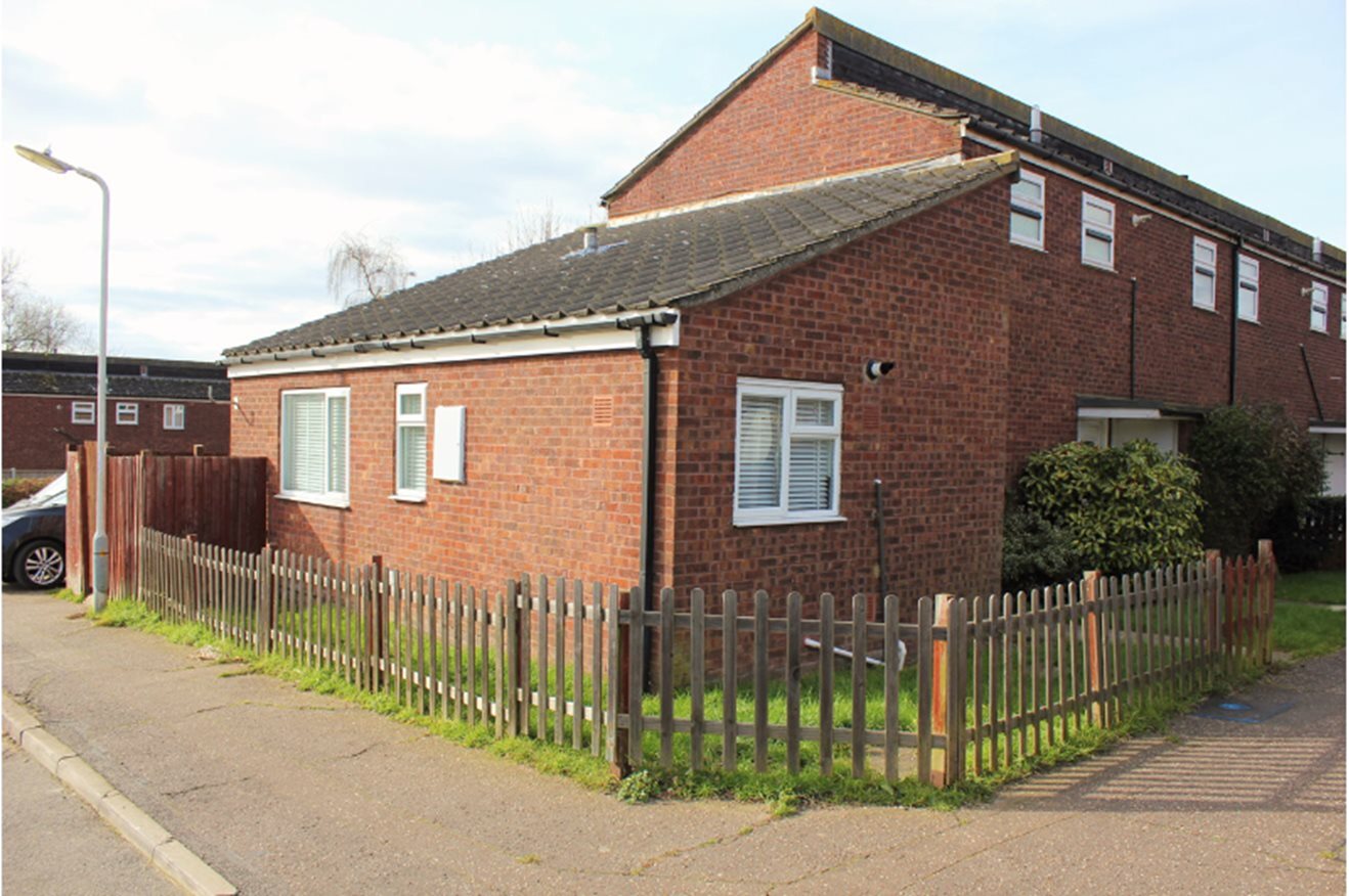 1 bedroom terraced bungalow for sale in Wayletts, Basildon, SS16 6RW