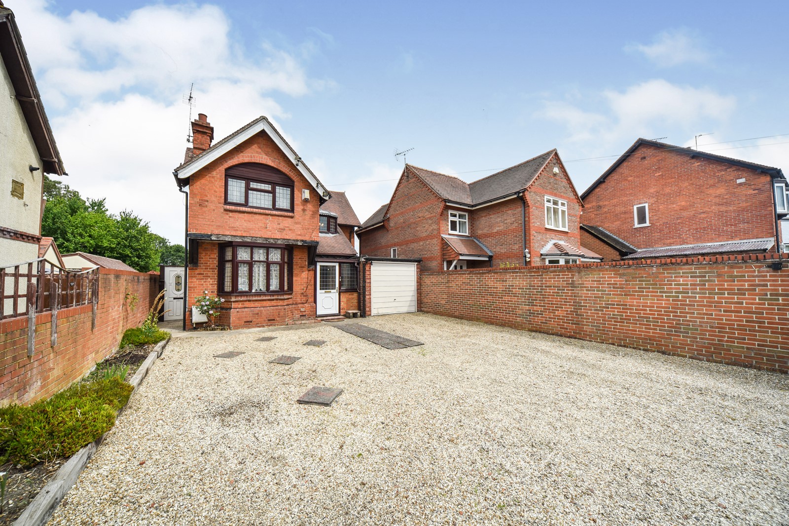 3 bedroom detached house for sale in Basingstoke Road, Reading, RG7 1AT