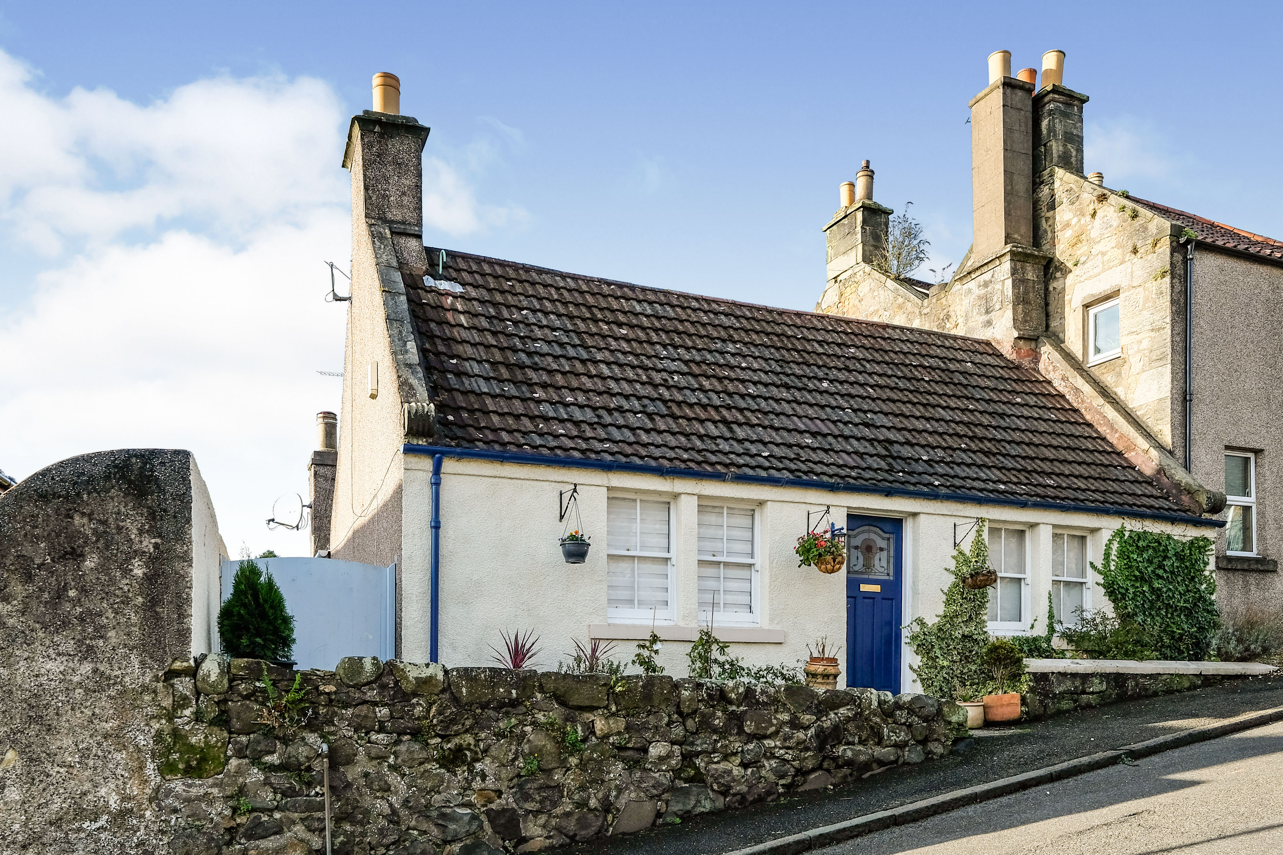 2 bedroom cottage for sale in Kirk Brae, Markinch, Glenrothes, KY7 6DS