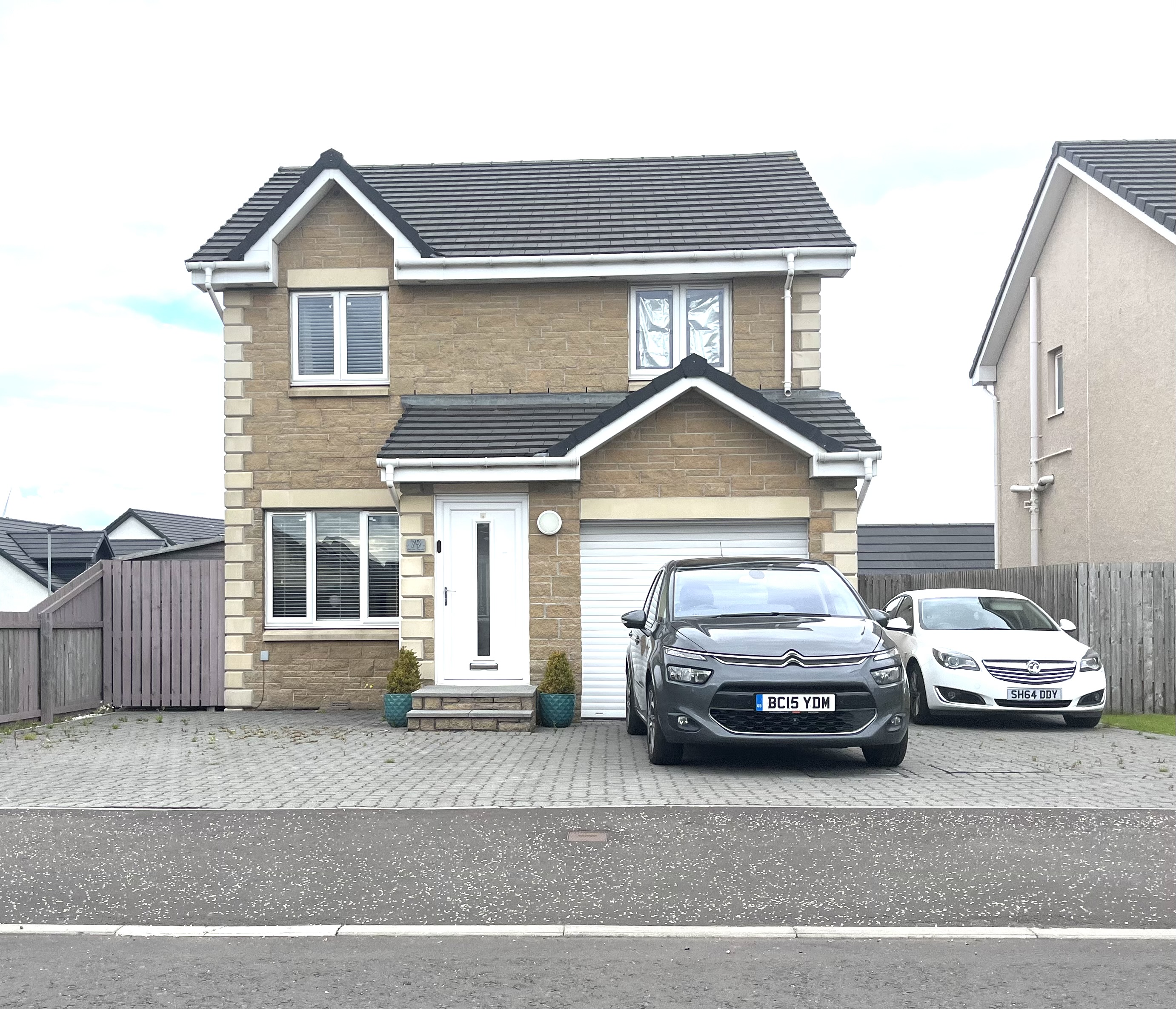 3 bedroom detached house for sale in Herbison Crescent, Shotts, ML7 5RN