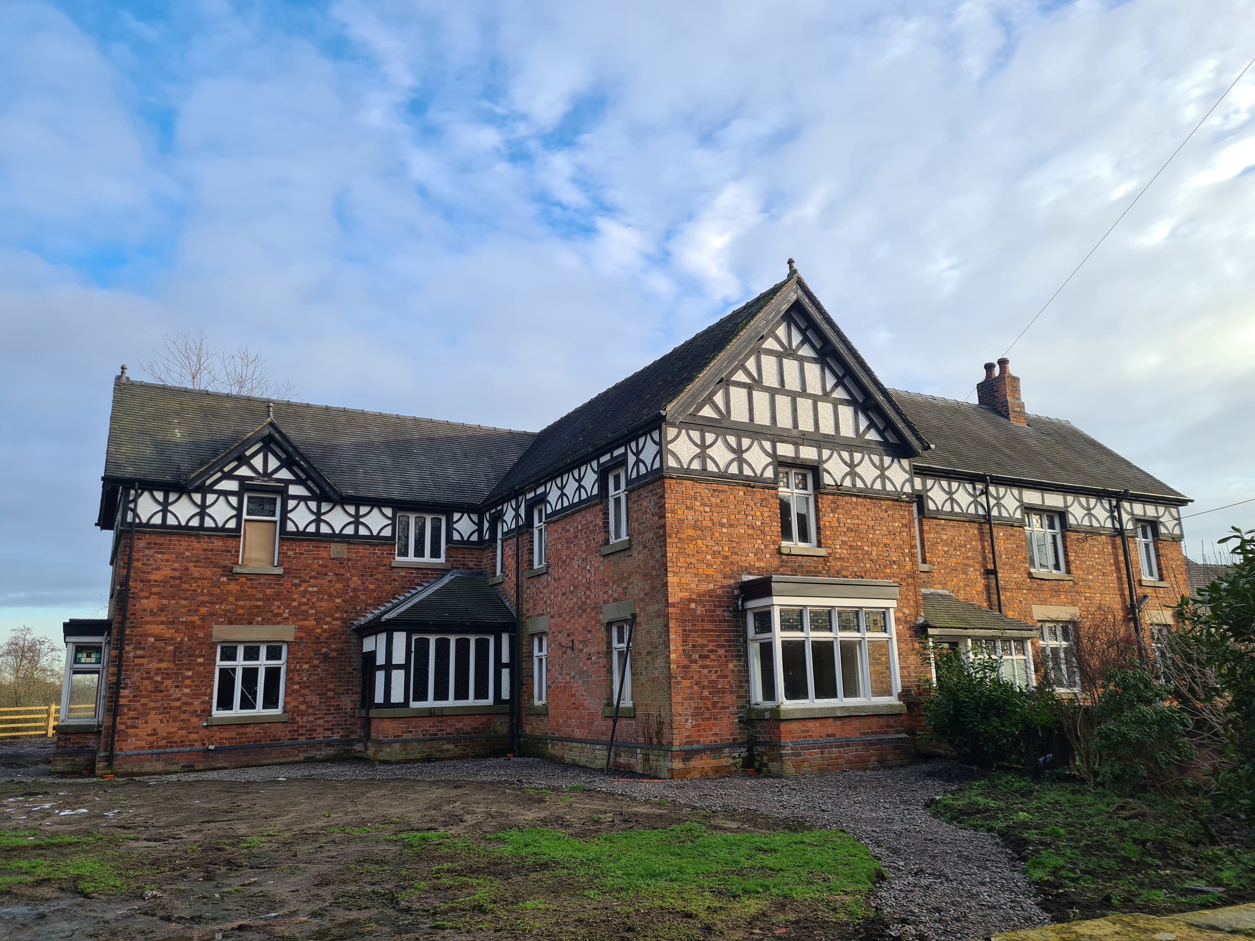 6 bedroom farm house for sale in Moss End, Sandbach, CW11 2XQ