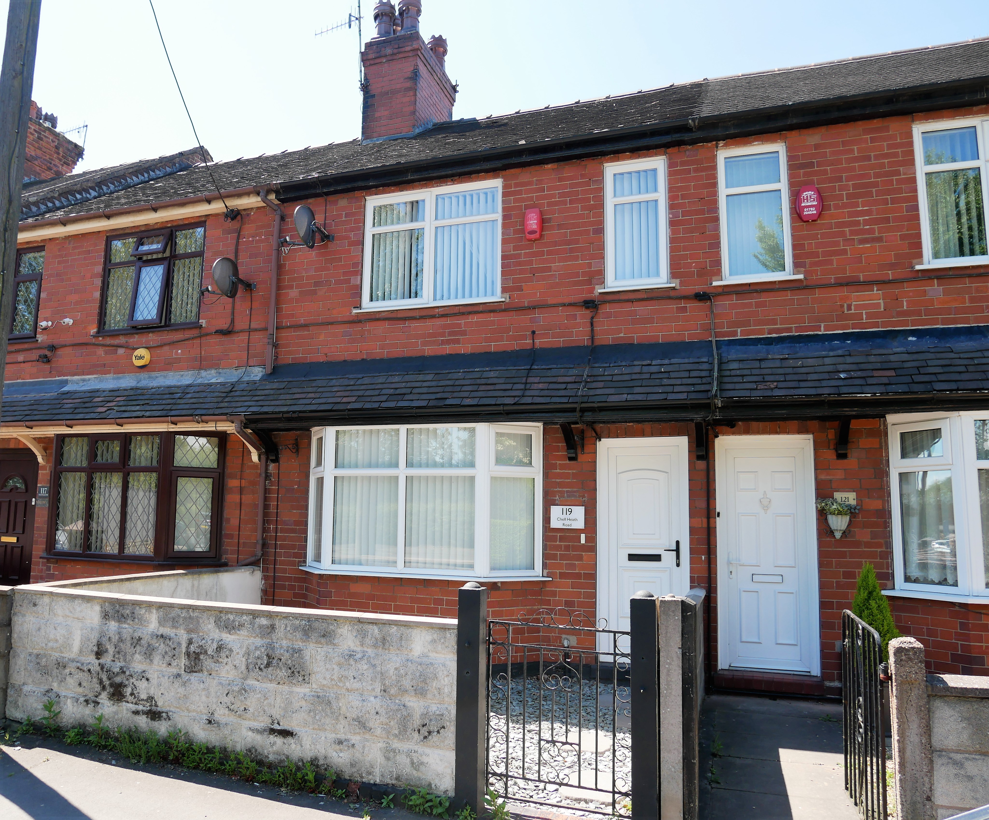 3 bedroom town house for sale in Chell Heath Road, Stoke-on-trent, ST6 7NN