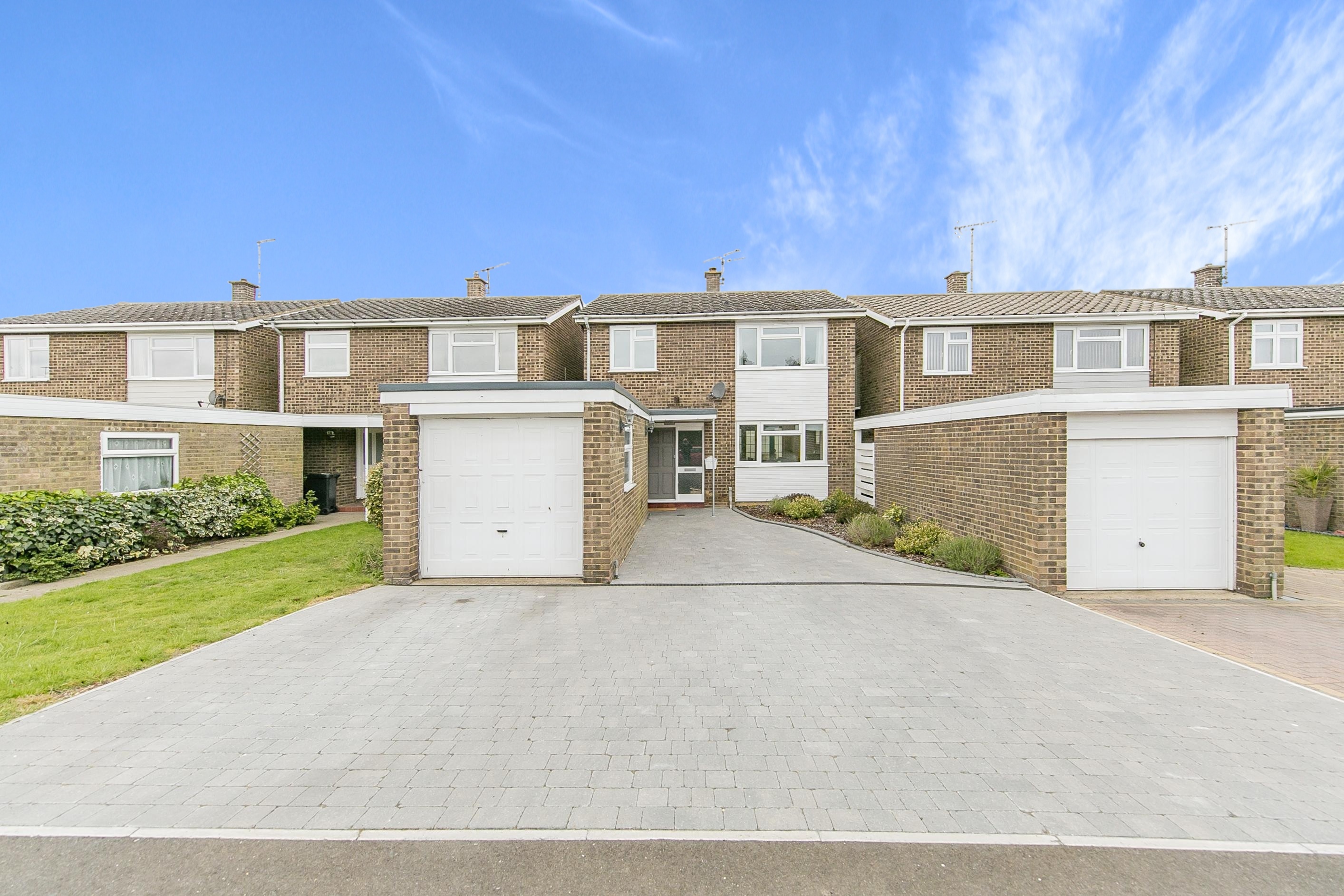 3 bedroom detached house for sale in Sherwood Way, Feering, CO5 9LG