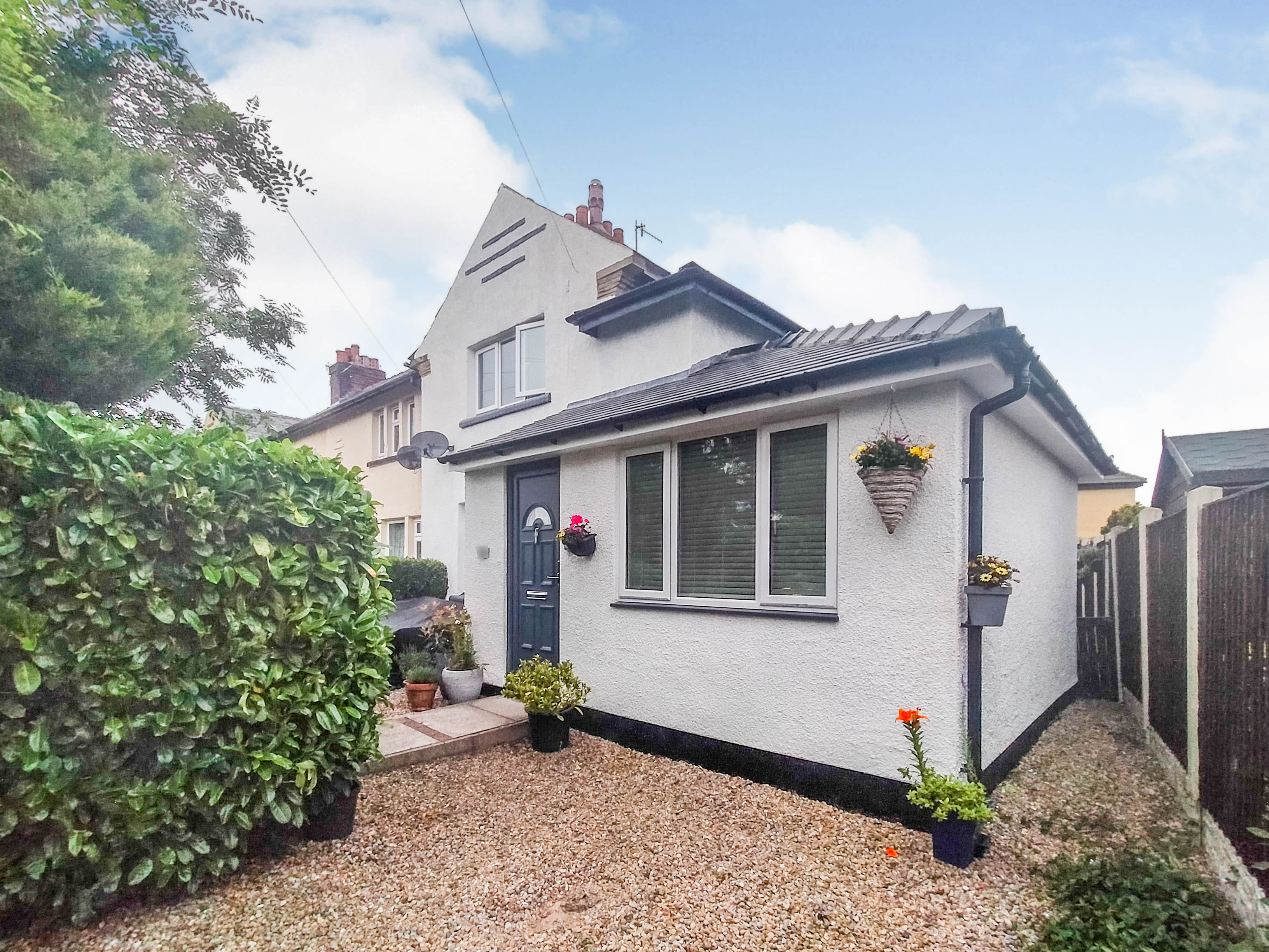 3 bedroom end of terrace house for sale in Weston Lane, Otley, LS21 2DB