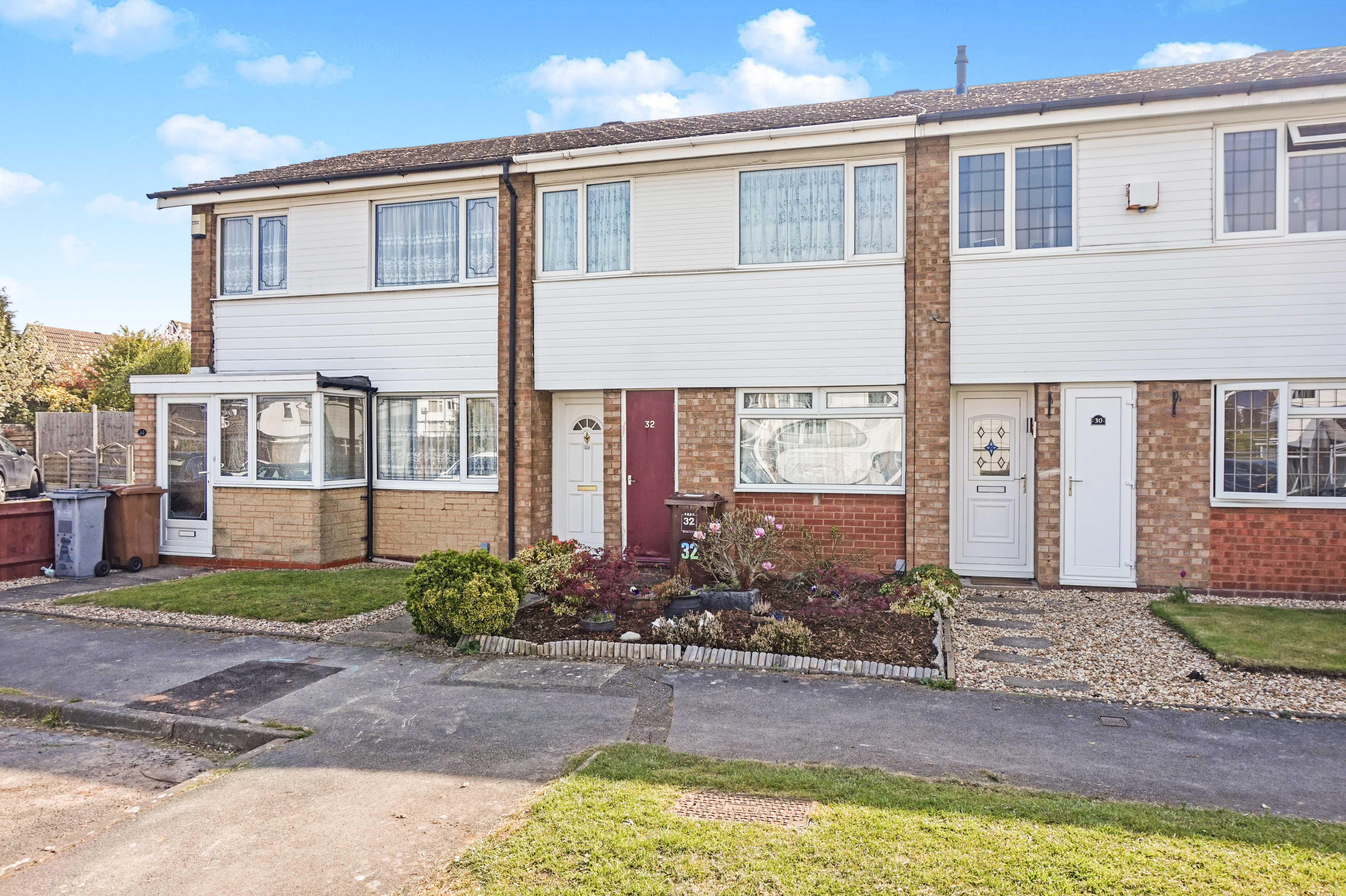 3 bedroom terraced house for sale in Stockwell Rise, Solihull, B92 9LX