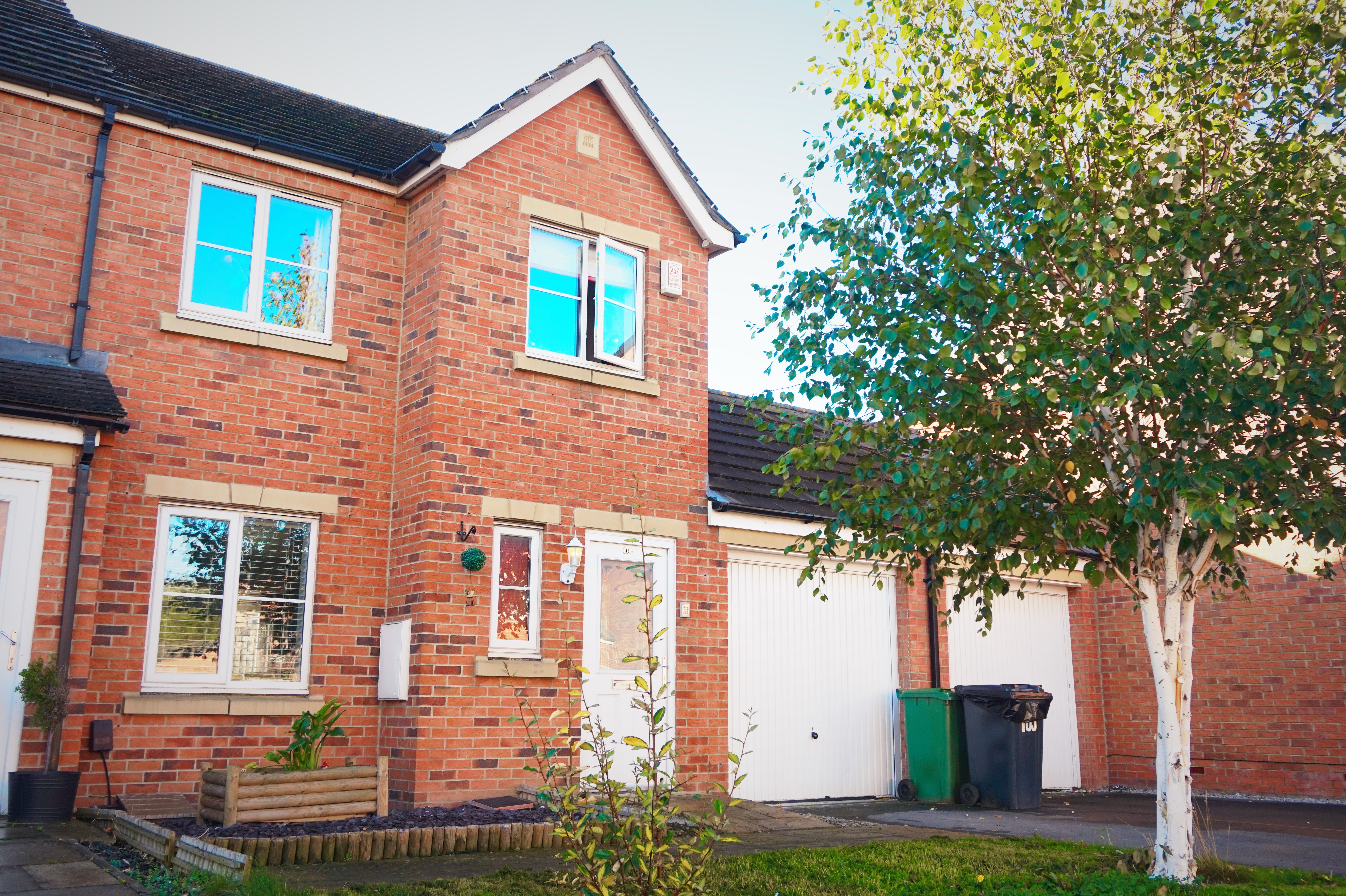 3 bedroom semi-detached house for sale in Stanks Drive, Leeds, LS14 5NS