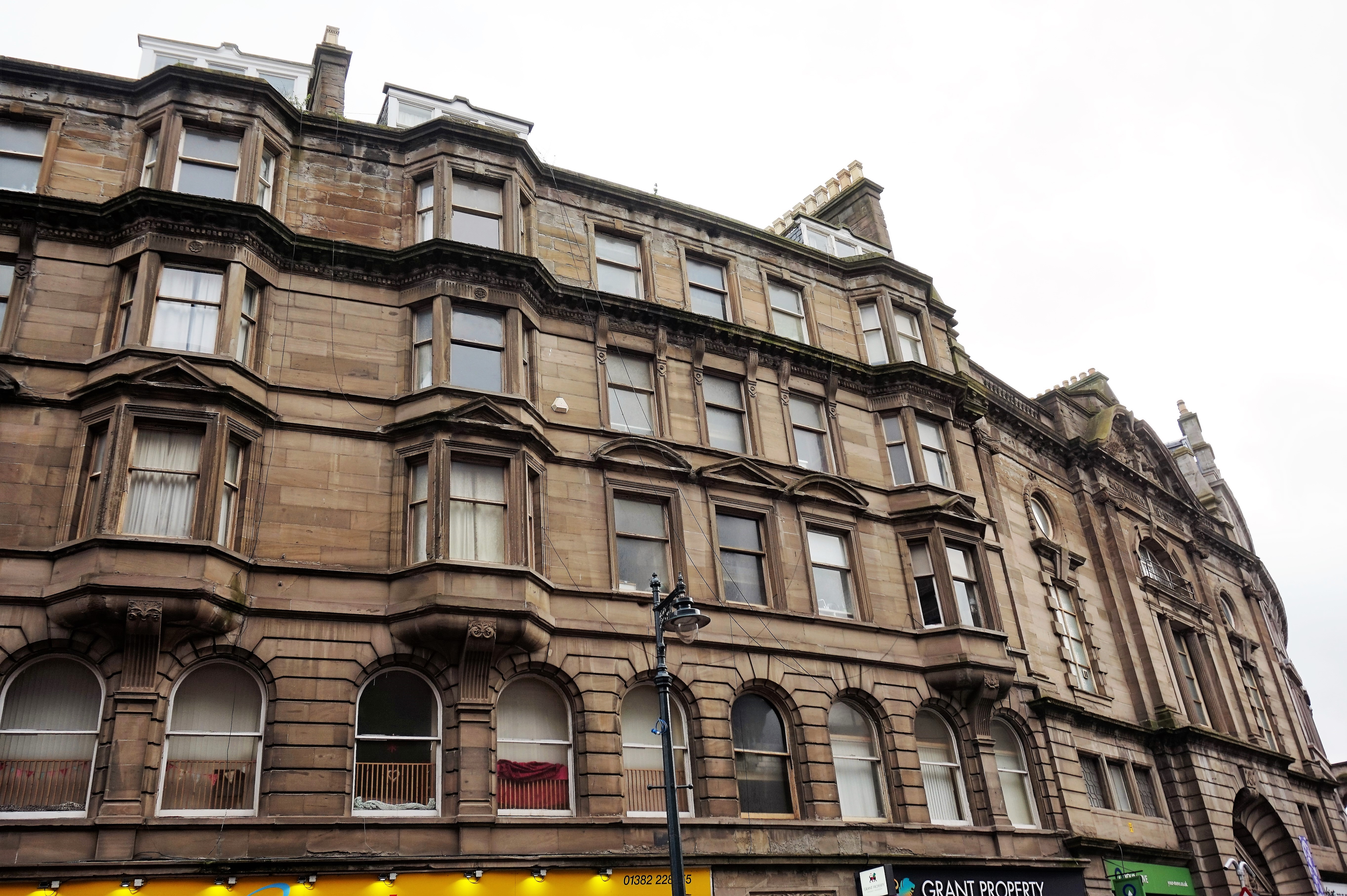 2 bedroom flat for sale in 18 Whitehall Crescent, Dundee, DD1 4AU