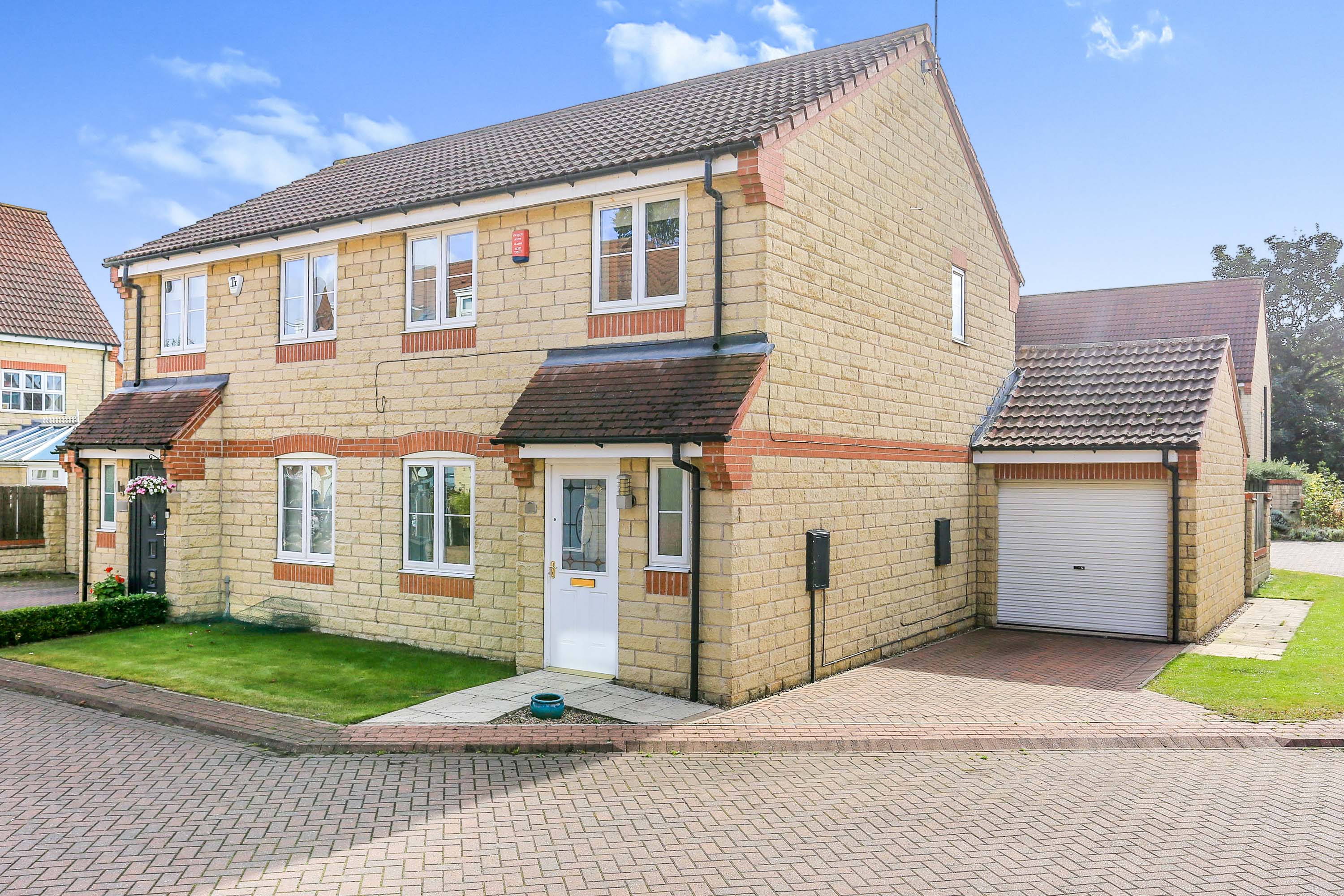 3 bedroom semi-detached house for sale in Nunnington Way, Doncaster ...