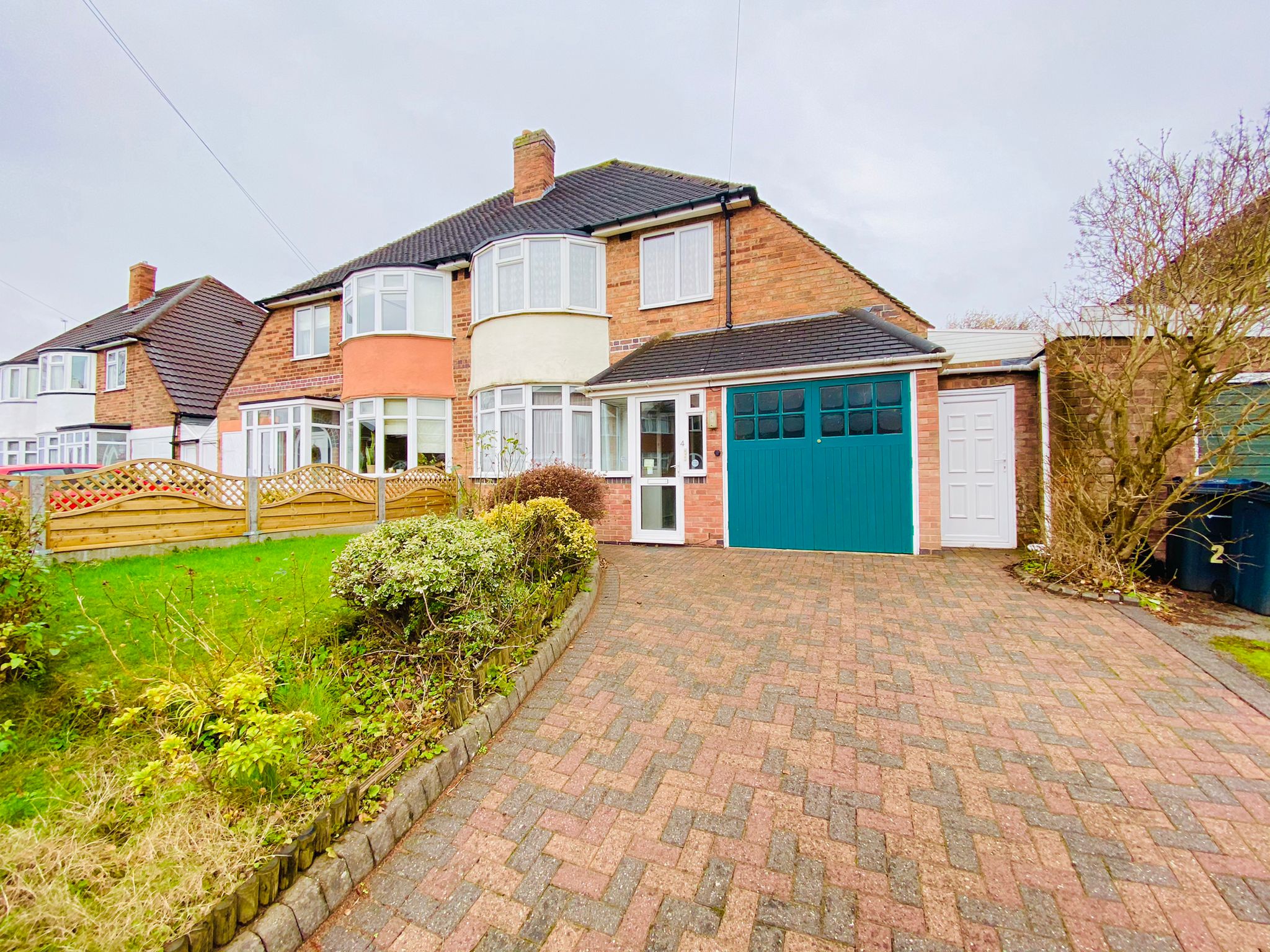 3 bedroom semi-detached house to rent in Windyridge Road, Sutton ...